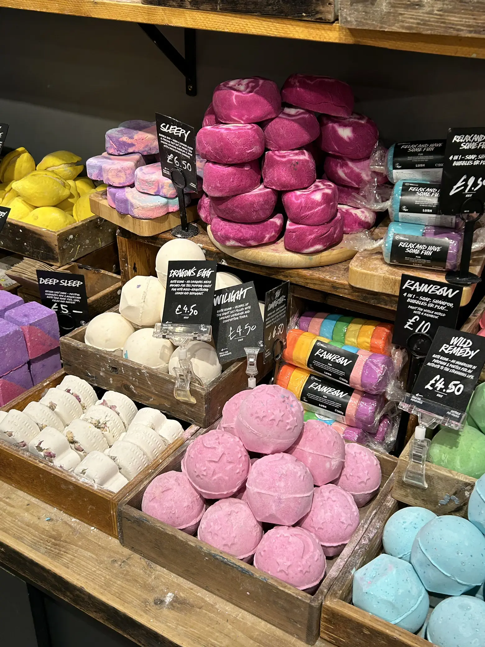 🇬🇧💘 พาส่อง LUSH ที่อังกฤษ น่าตำทุกอย่าง!!! | แกลเลอรีที่โพสต์โดย 𝙆𝙞𝙩𝙩𝙮𝙋. | Lemon8