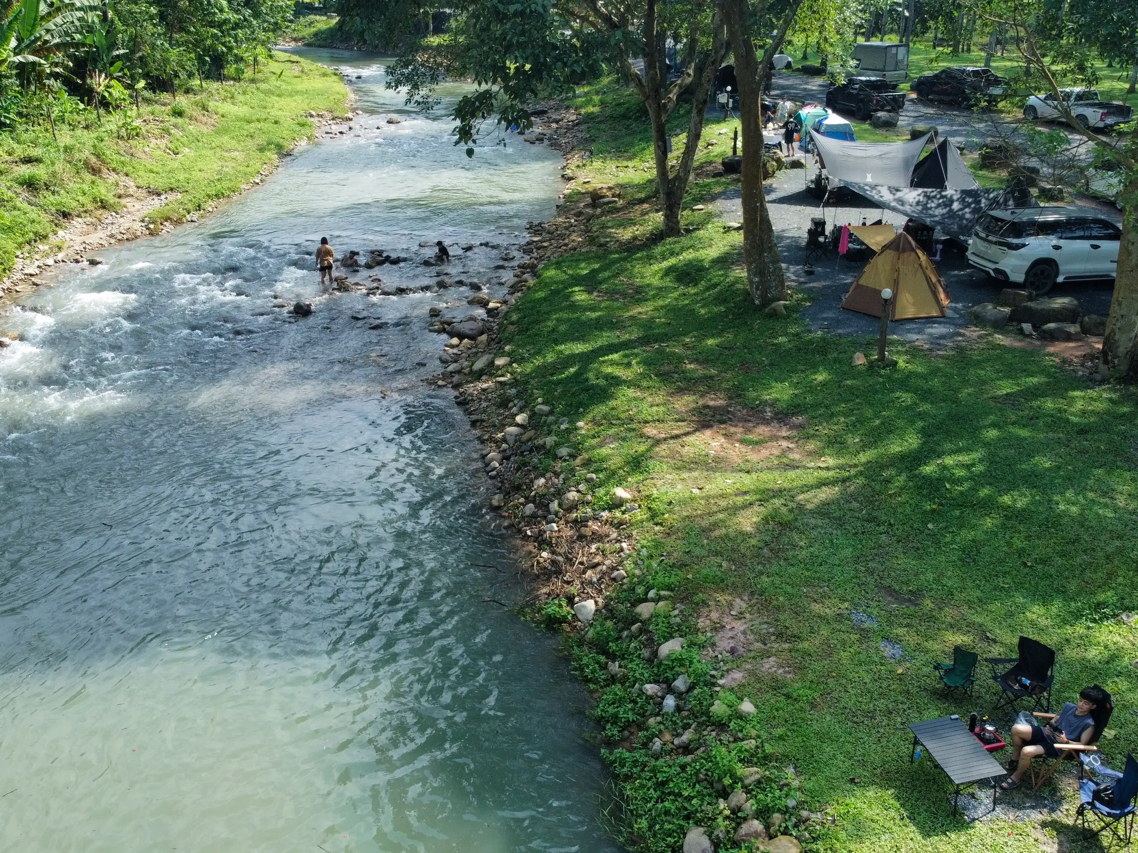 กางเต็นท์ริมน้ำ สุดฟิน 🏕 | แกลเลอรีที่โพสต์โดย N. Ch | Lemon8