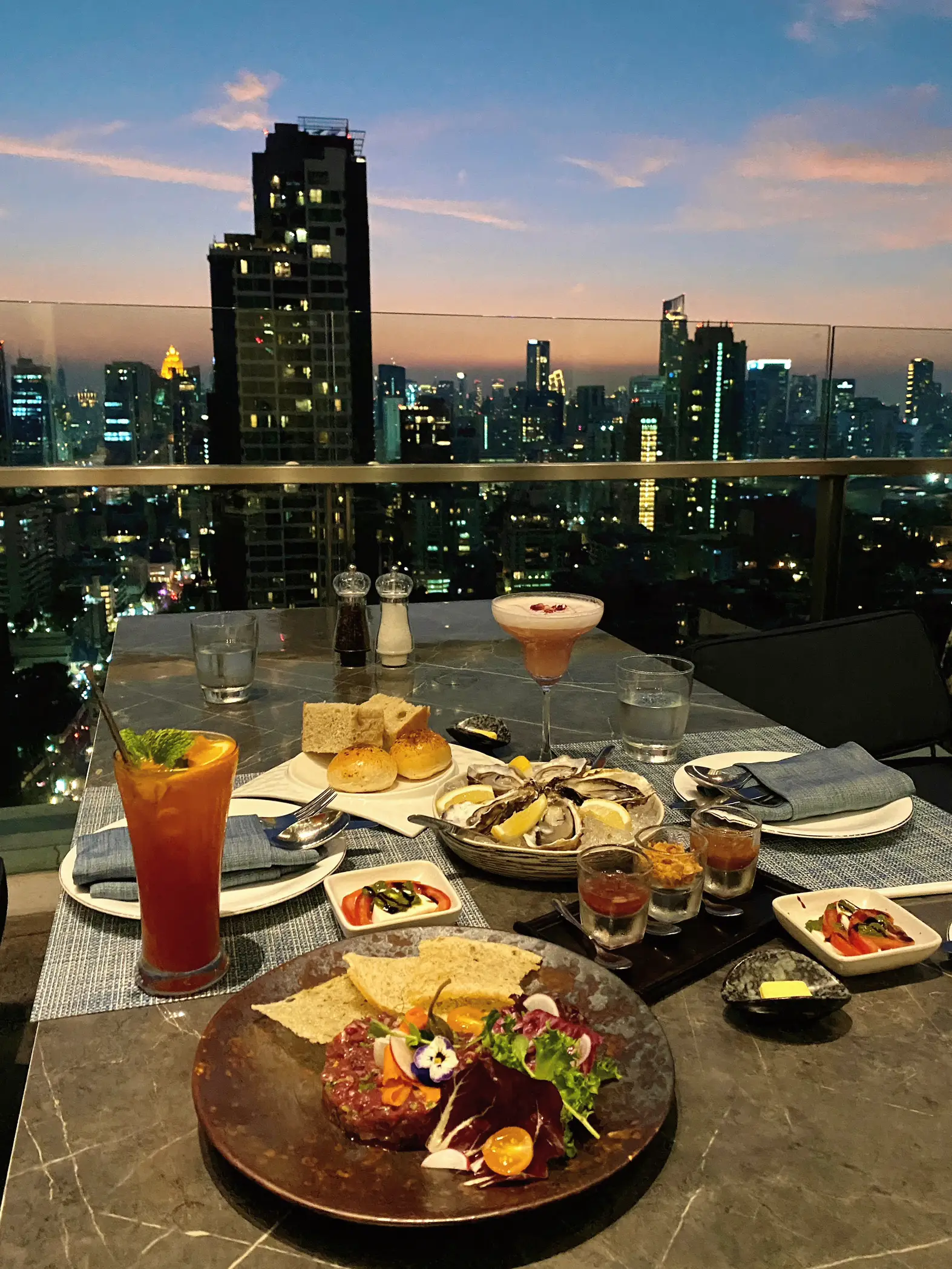 Nimitr Restaurant and Rooftop Bar | แกลเลอรีที่โพสต์โดย Theworldisoutth ...
