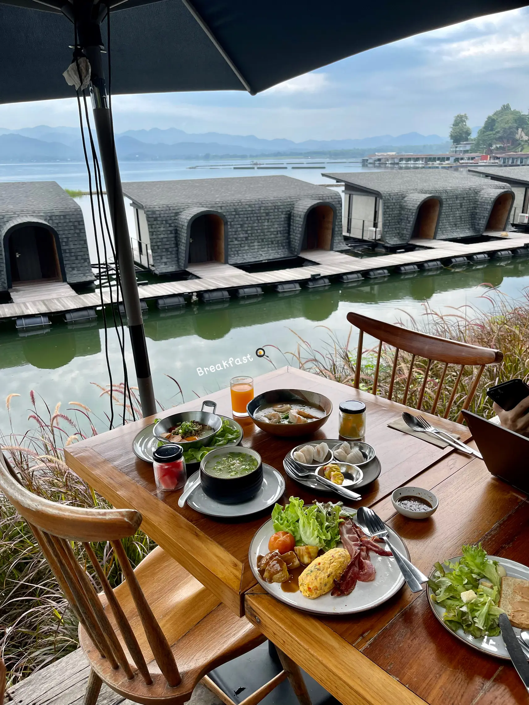 รีวิวที่พักที่ปังที่สุดในกาญจนบุรี! 🛖 | แกลเลอรีที่โพสต์โดย Peym.97 | Lemon8