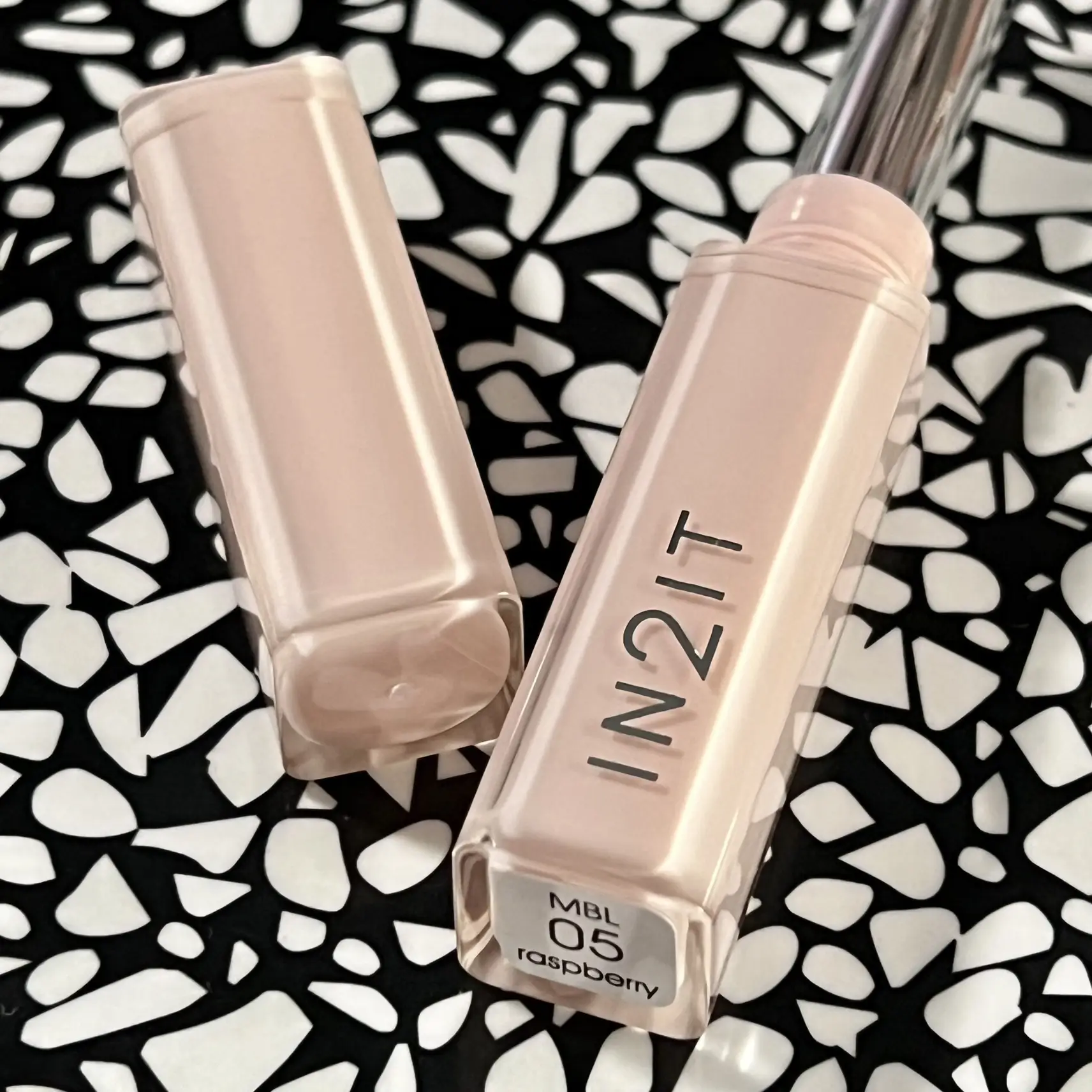 IN2IT Moisture Bomb Lipstick 💄🩷 | Gallery posted by noonnypchm | Lemon8