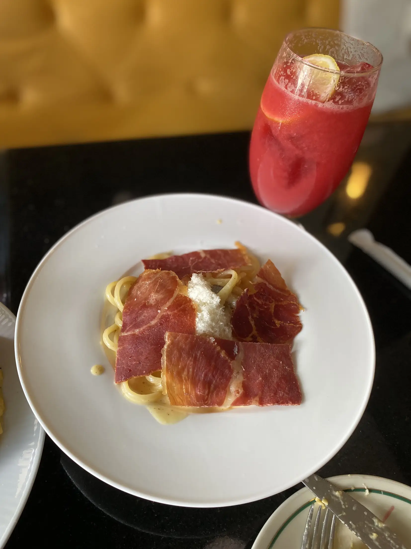 คาเฟ่สุดหรูในย่านทองหล่อ | แกลเลอรีที่โพสต์โดย KWG🌸 | Lemon8