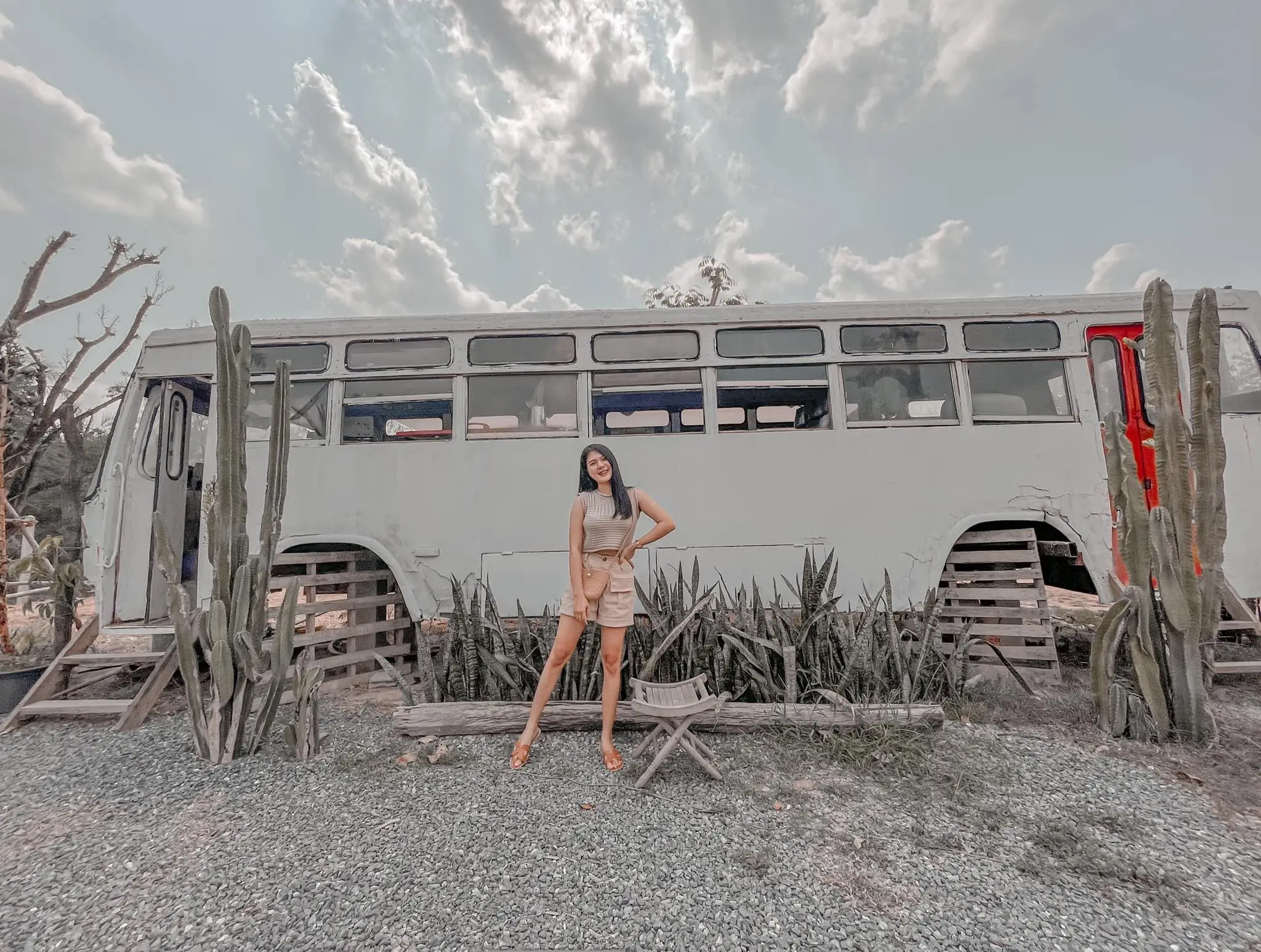 The Bus Cafe | แกลเลอรีที่โพสต์โดย 𝐕𝐈𝐓𝐀𝐌𝐈𝐋𝐊. | Lemon8