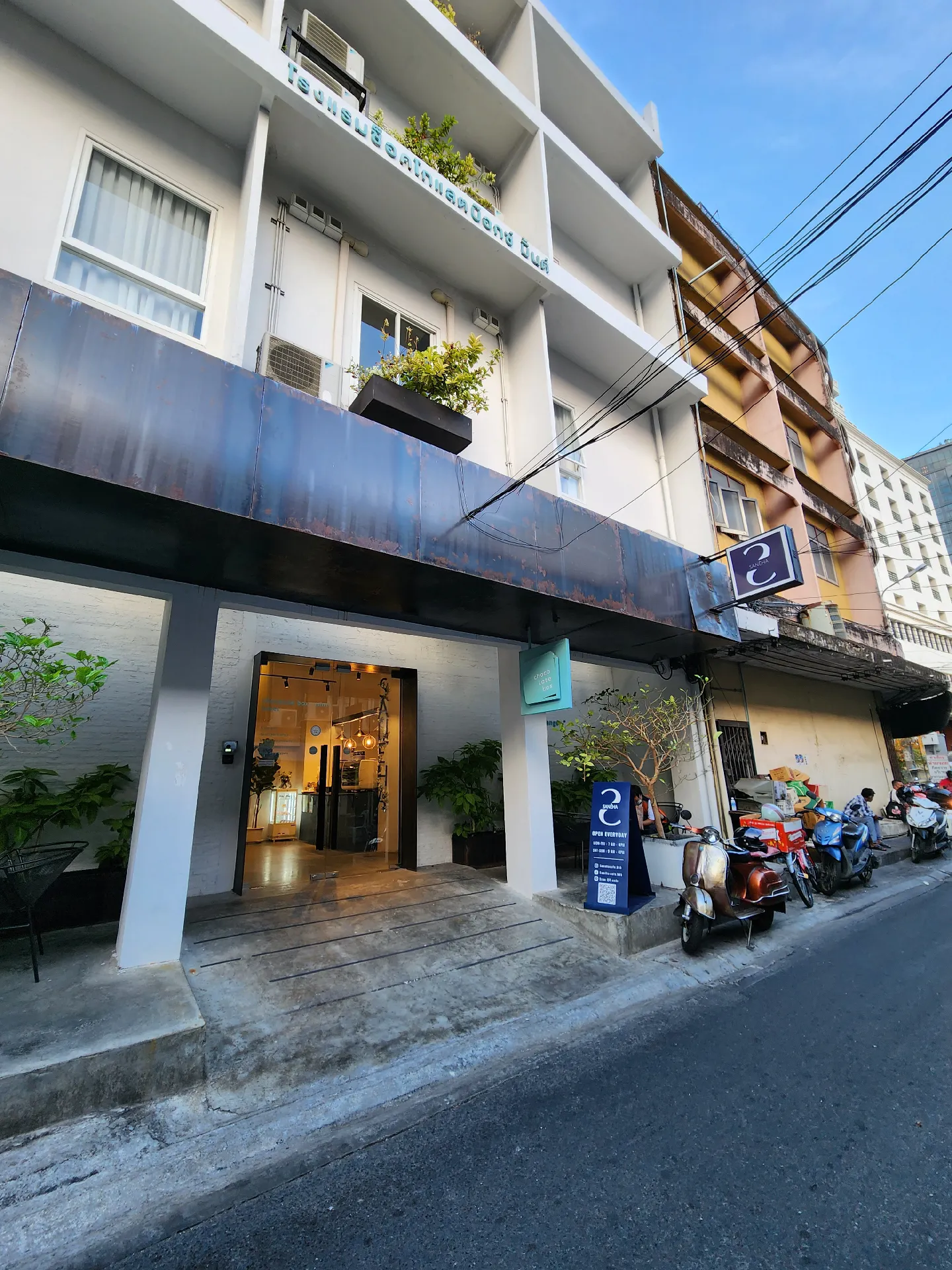 [รีวิวคาเฟ่] คาเฟ่ลับวิวโครตดีย่านสีลม 22 | แกลเลอรีที่โพสต์โดย INICKY_AD | Lemon8