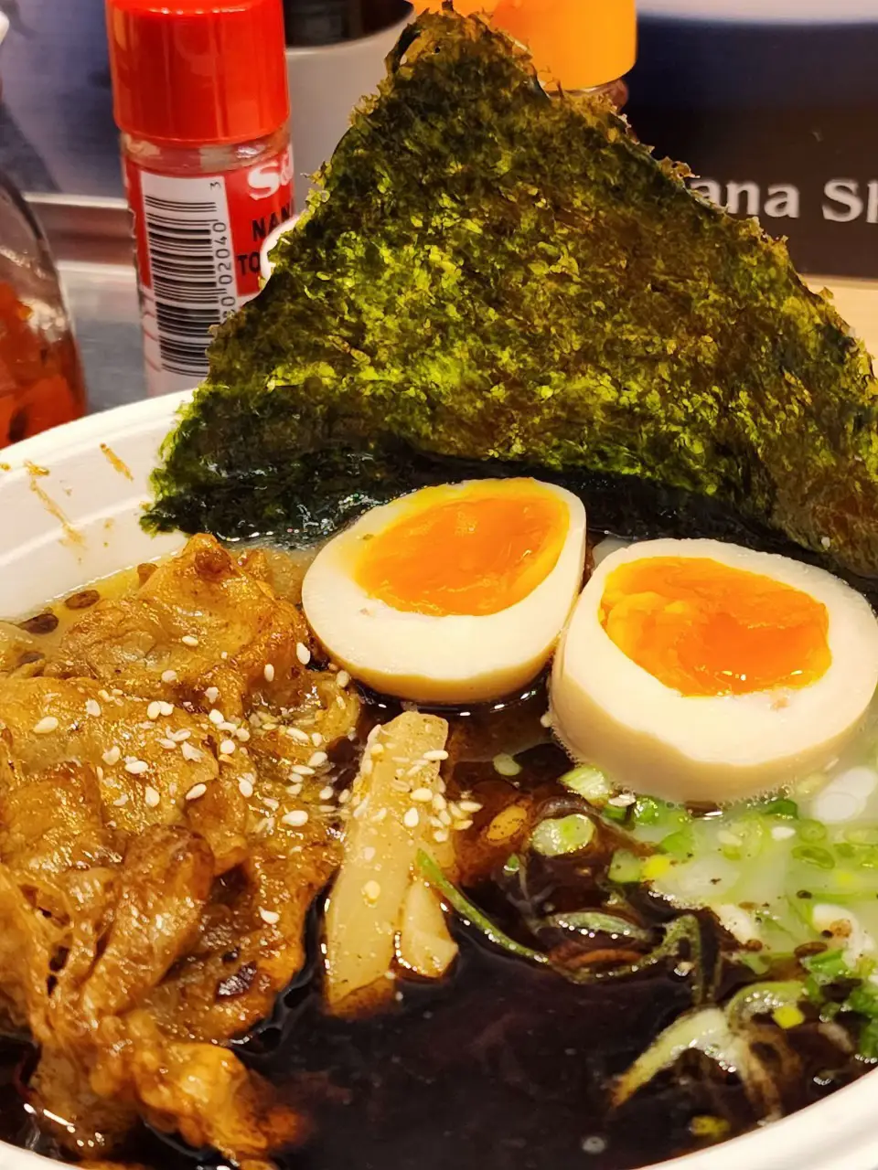 พาไปกินราเมนระดับตำนานจากร้าน "Kuro Ki Iro" 🍜 🇯🇵 | แกลเลอรีที่โพสต์โดย ...