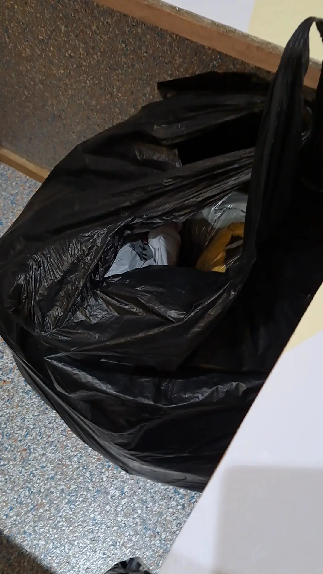 บริจาคเสื้อผ้าที่ เซ็นทรัลพระราม2 | วิดีโอที่เผยแพร่โดย Ja_Aoh ® | Lemon8