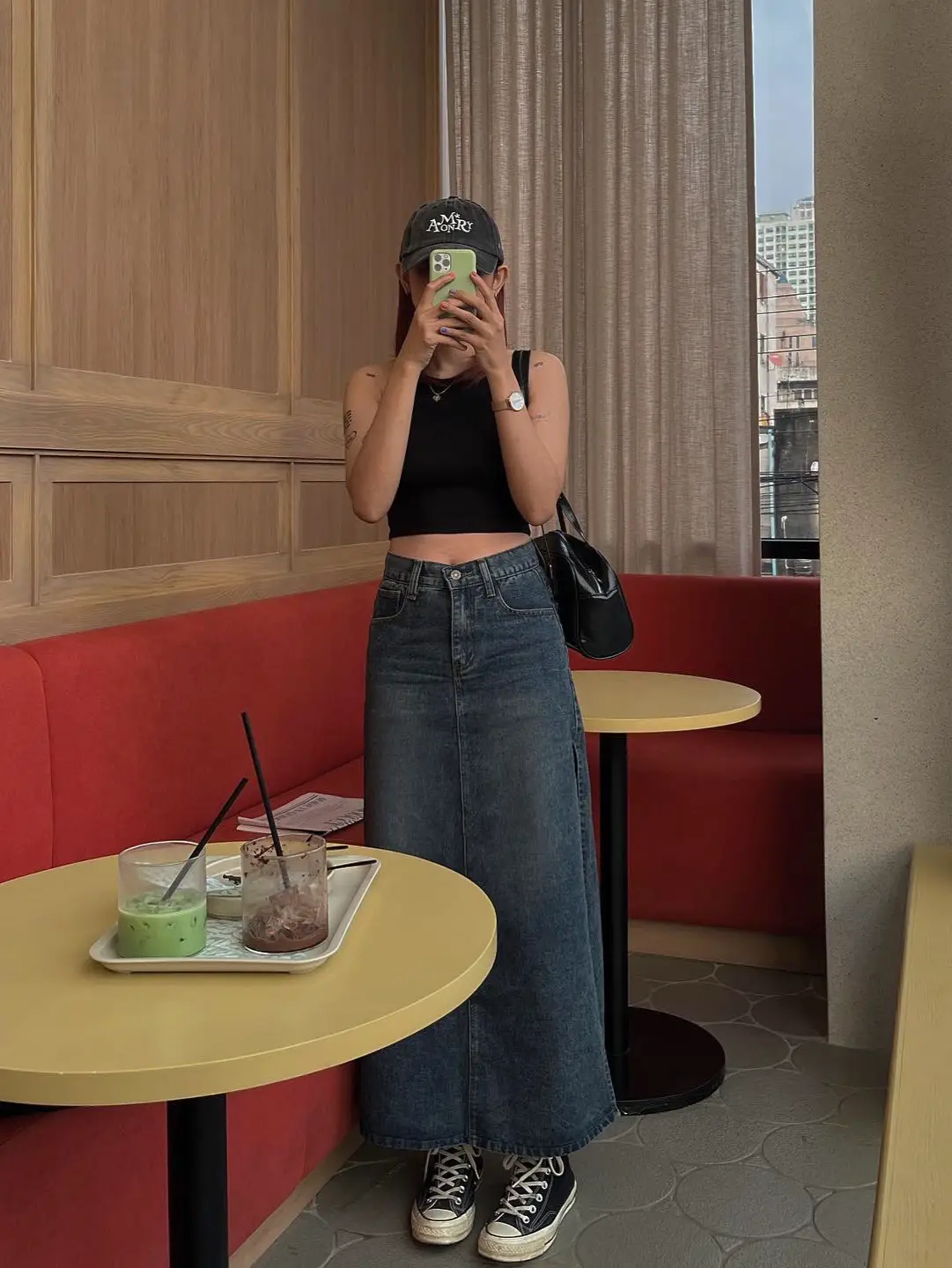 OOTD : แมทช์ denim skirt ตัวใหม่แบบสับ🖤 | แกลเลอรีที่โพสต์โดย JANE | Lemon8