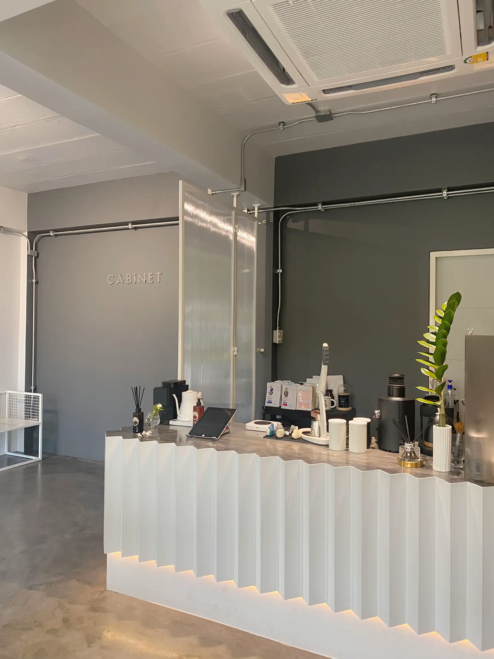 ทัวร์คาเฟ่เมืองอุดร ตอน Cabinet cafe & studio | แกลเลอรีที่โพสต์โดย Ployploy | Lemon8