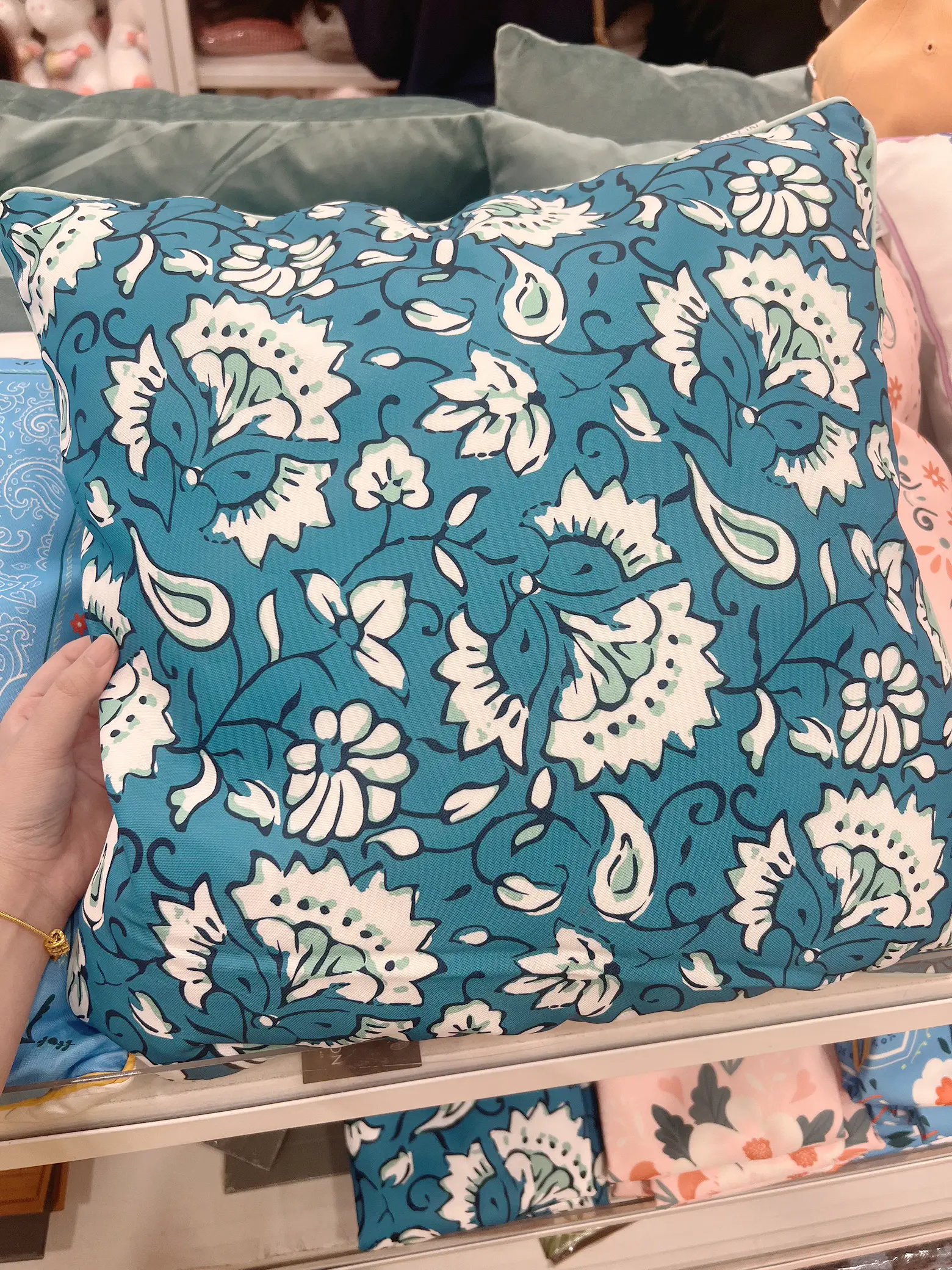 Match Your Raya Mood with Kaison Vibrant Pillows💚 | Galeri disiarkan ...