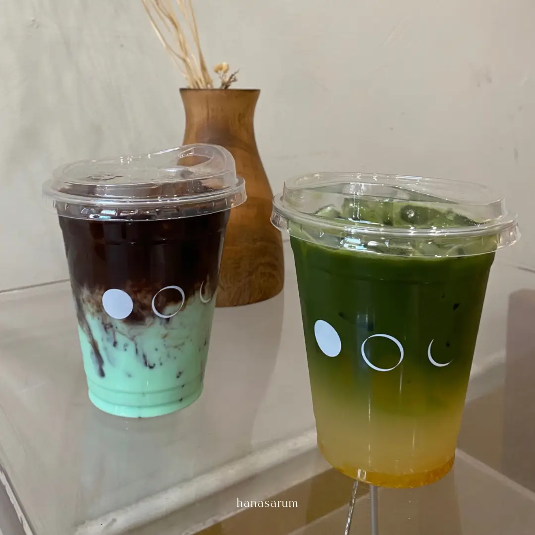 คาเฟ่มินิมอลท่าพระจันทร์ : LUA Cafe | แกลเลอรีที่โพสต์โดย hanasarum | Lemon8