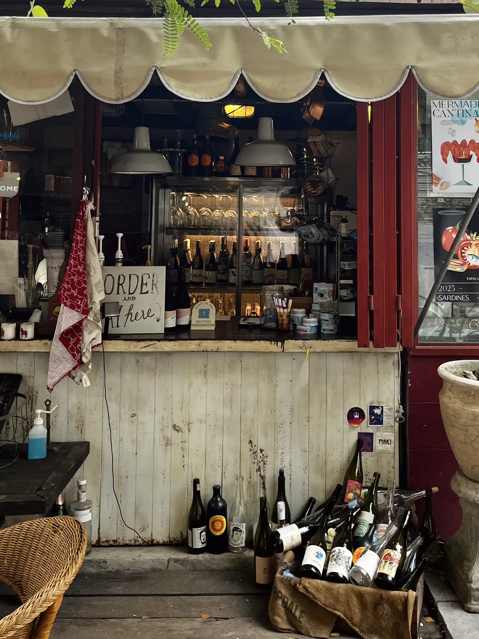 French 🇪🇸🇫🇷 Tapas Bastard Dinner at the Chill of the Ladprao🐟🥂 ...