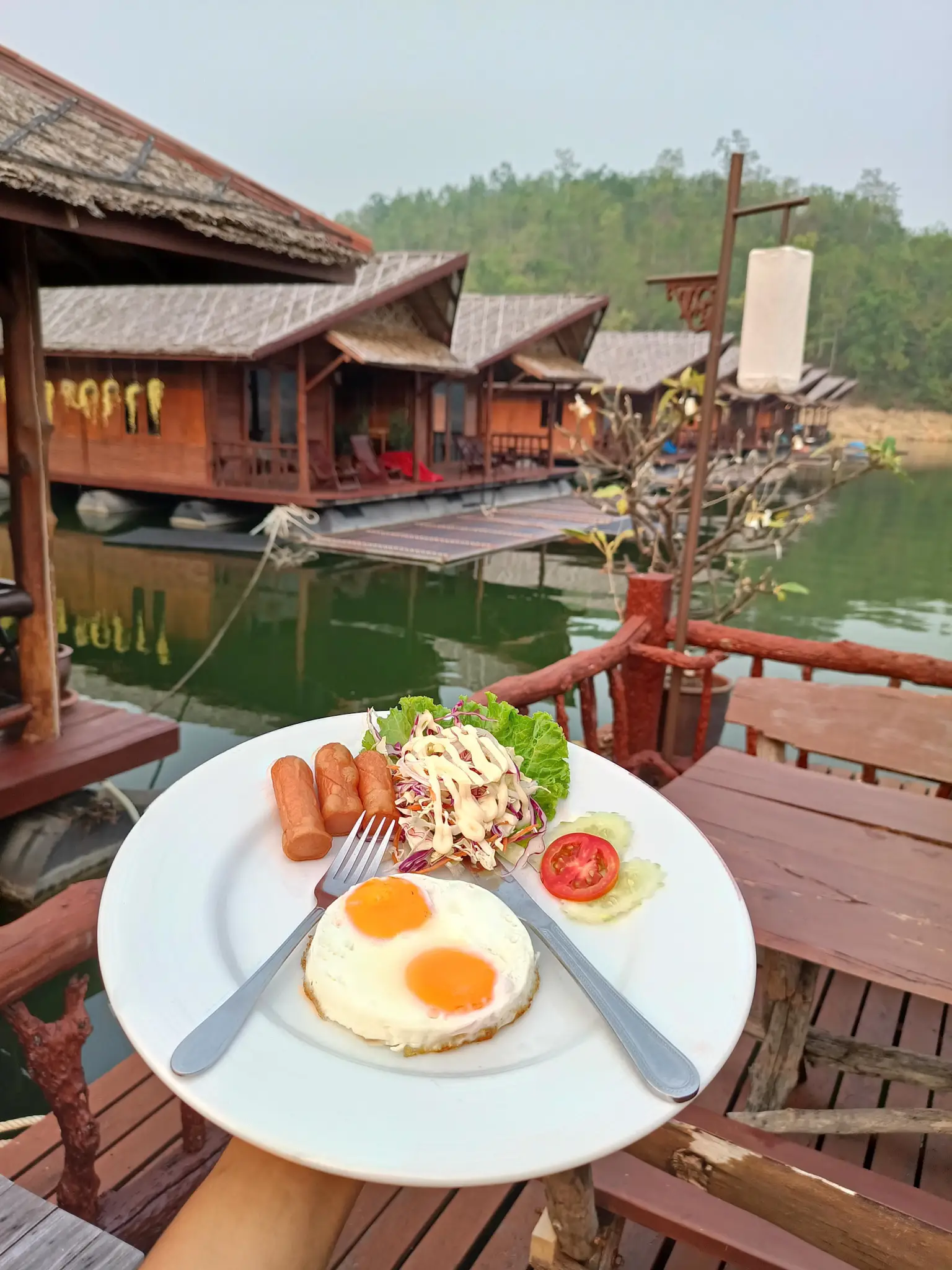 Sunset Lakeview resort จ.กาญจนบุรี🏕 | แกลเลอรีที่โพสต์โดย GOGAGU | Lemon8