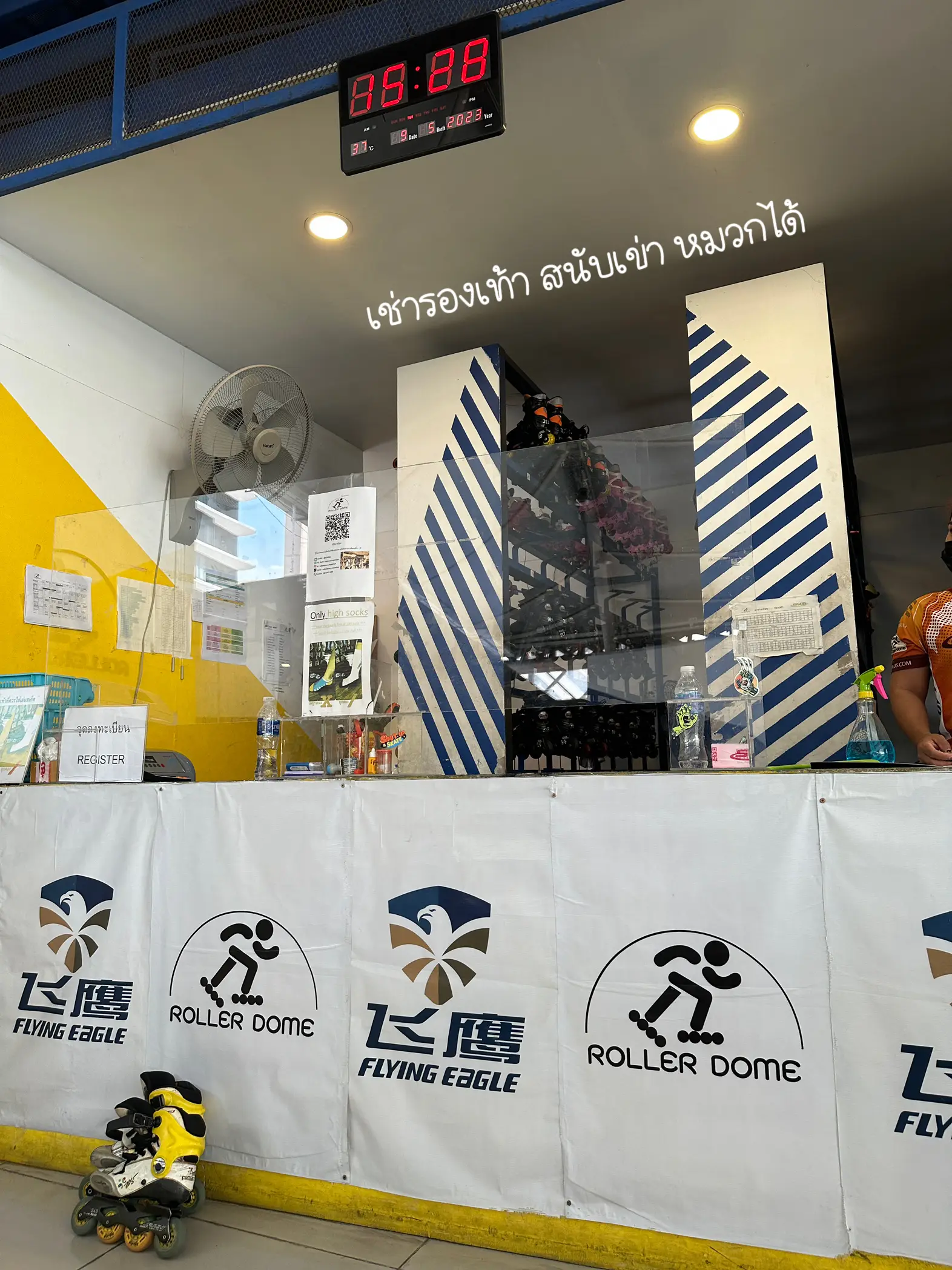 Rollerblading กิจกรรมวันหยุดกับเพื่อน กับแฟน 🛼💖 | แกลเลอรีที่โพสต์โดย 🌈Happy Mill🌈 | Lemon8