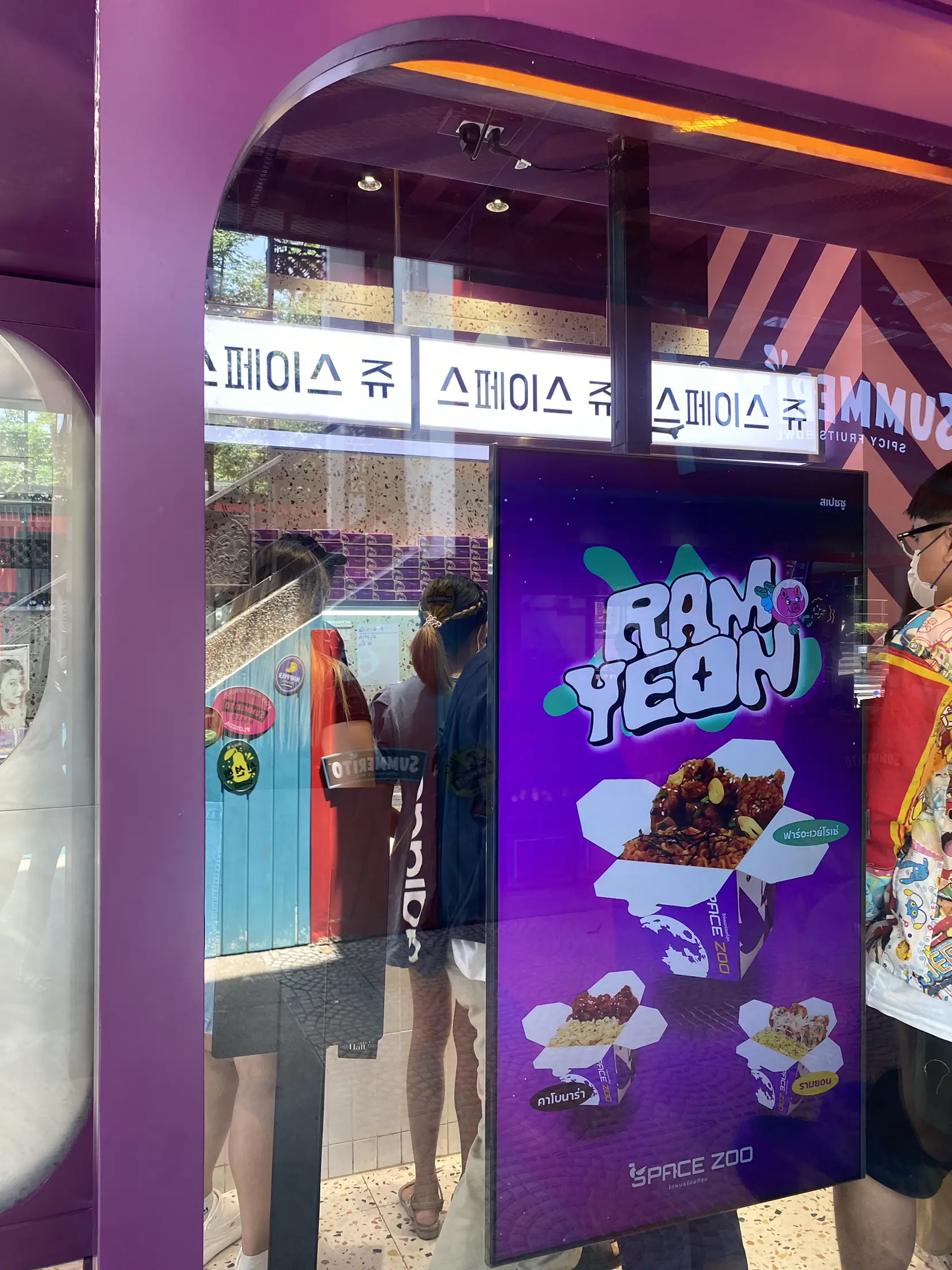 Space Zoo | พาชิมร้านไก่ทอดเปิดใหม่ของ ‘คิวเทอปป้า!🇰🇷 | แกลเลอรีที่ ...