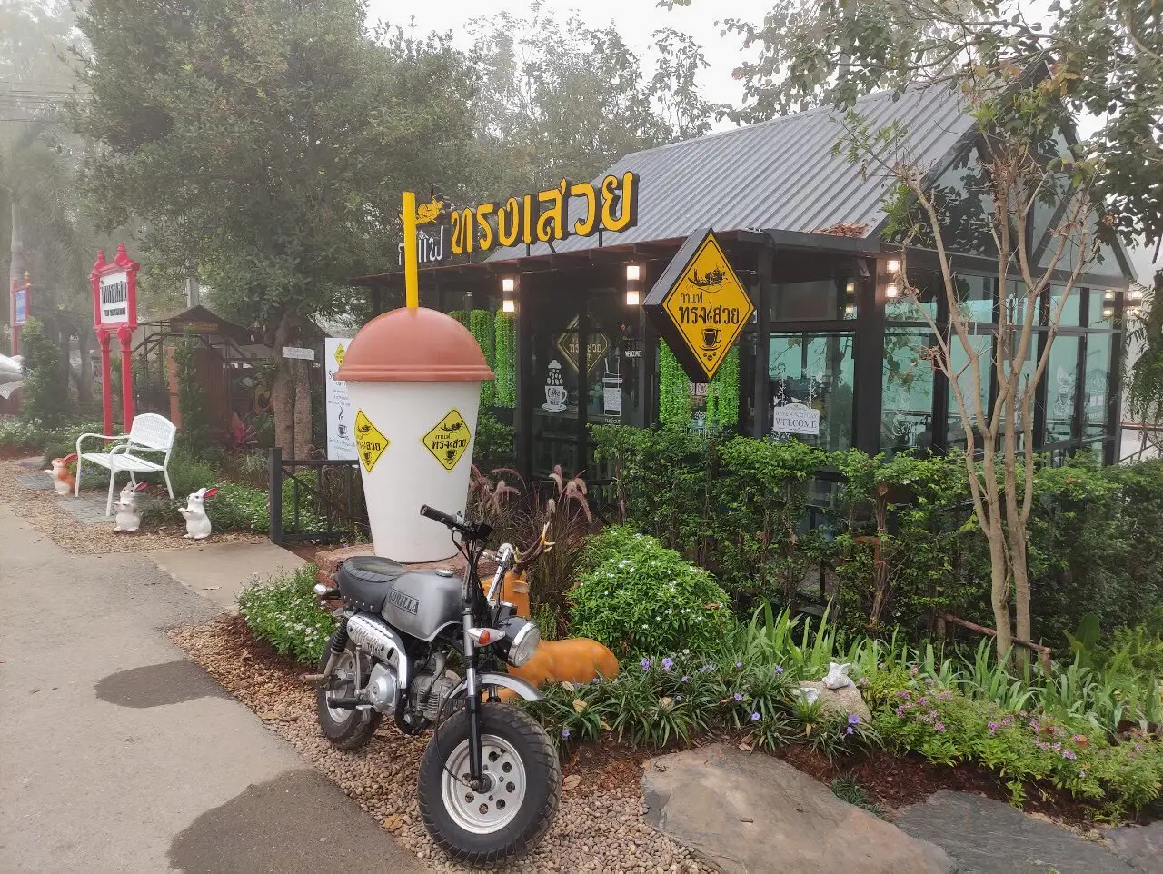 ร้านกาแฟใกล้บ้าน (วัดทรงเสวย)💖☕️ | แกลเลอรีที่โพสต์โดย Mae’Pu🌻 | Lemon8