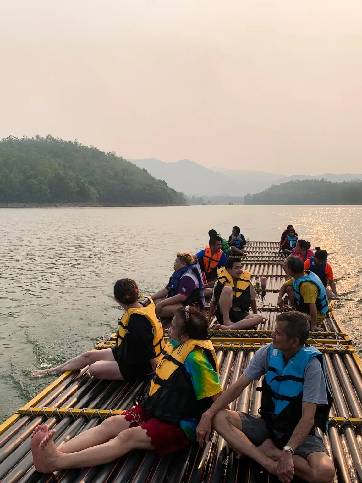 Sunset Lakeview resort จ.กาญจนบุรี🏕 | แกลเลอรีที่โพสต์โดย GOGAGU | Lemon8