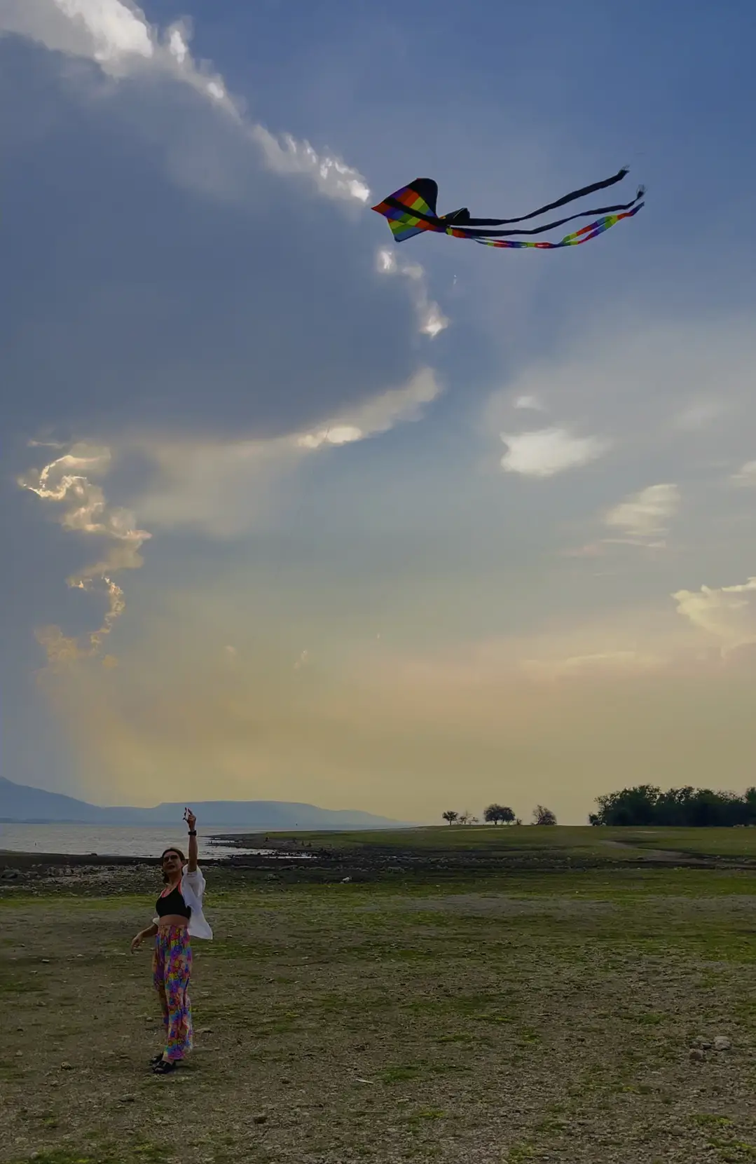 🌈เล่นว่าว🔺ท้ายเขื่อนป่าสักชลสิทธิ์ บ้านท่าฤทธิ์ ลพบุรี🌈 | วิดีโอที่เผยแพร่โดย M O C H A☕️ | Lemon8