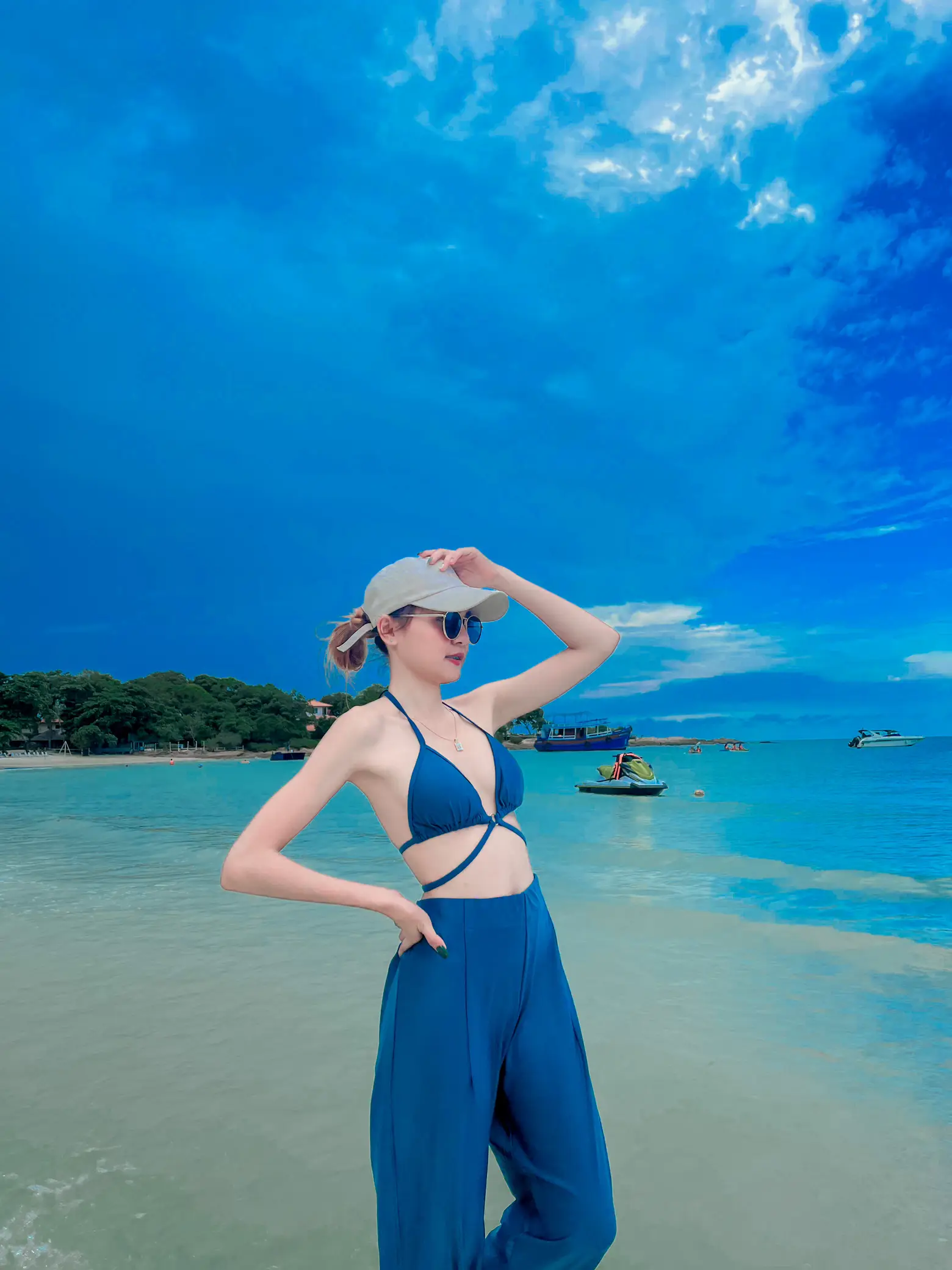 แจกท่าโพสถ่ายริมทะเล๊ 🌊 | แกลเลอรีที่โพสต์โดย Ntp.nan | Lemon8