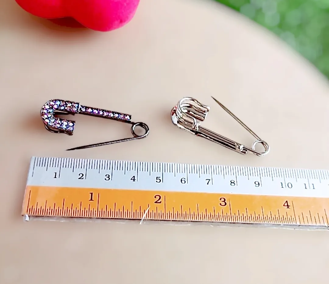 korean safety pin brooch bahu.. | Gallery posted by miramiraz | Lemon8