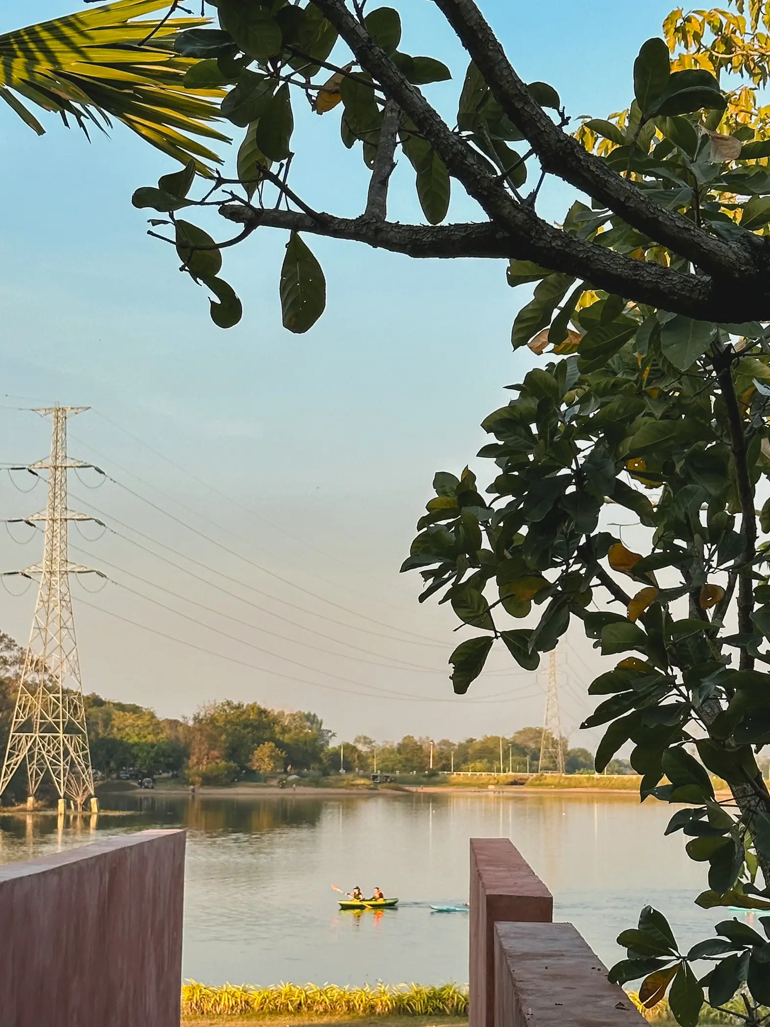 Yang : คาเฟ่โคราช ริมอ่างห้วยยาง | แกลเลอรีที่โพสต์โดย nantiger | Lemon8