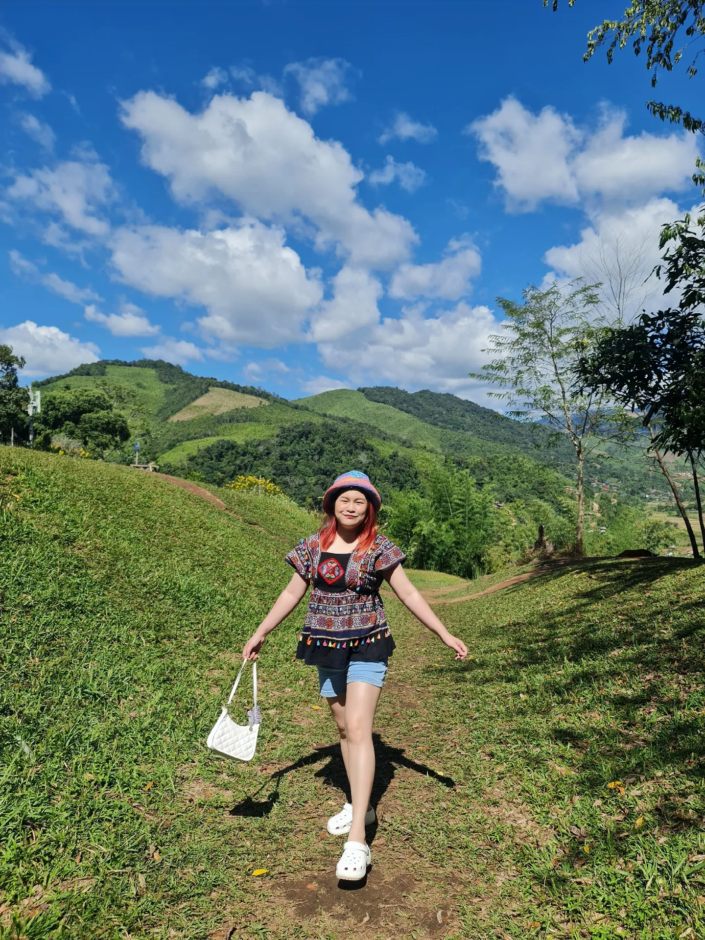 น่านไง วิวภูเขา ทุ่งนา ท้องฟ้า | แกลเลอรีที่โพสต์โดย lookpad.lp | Lemon8