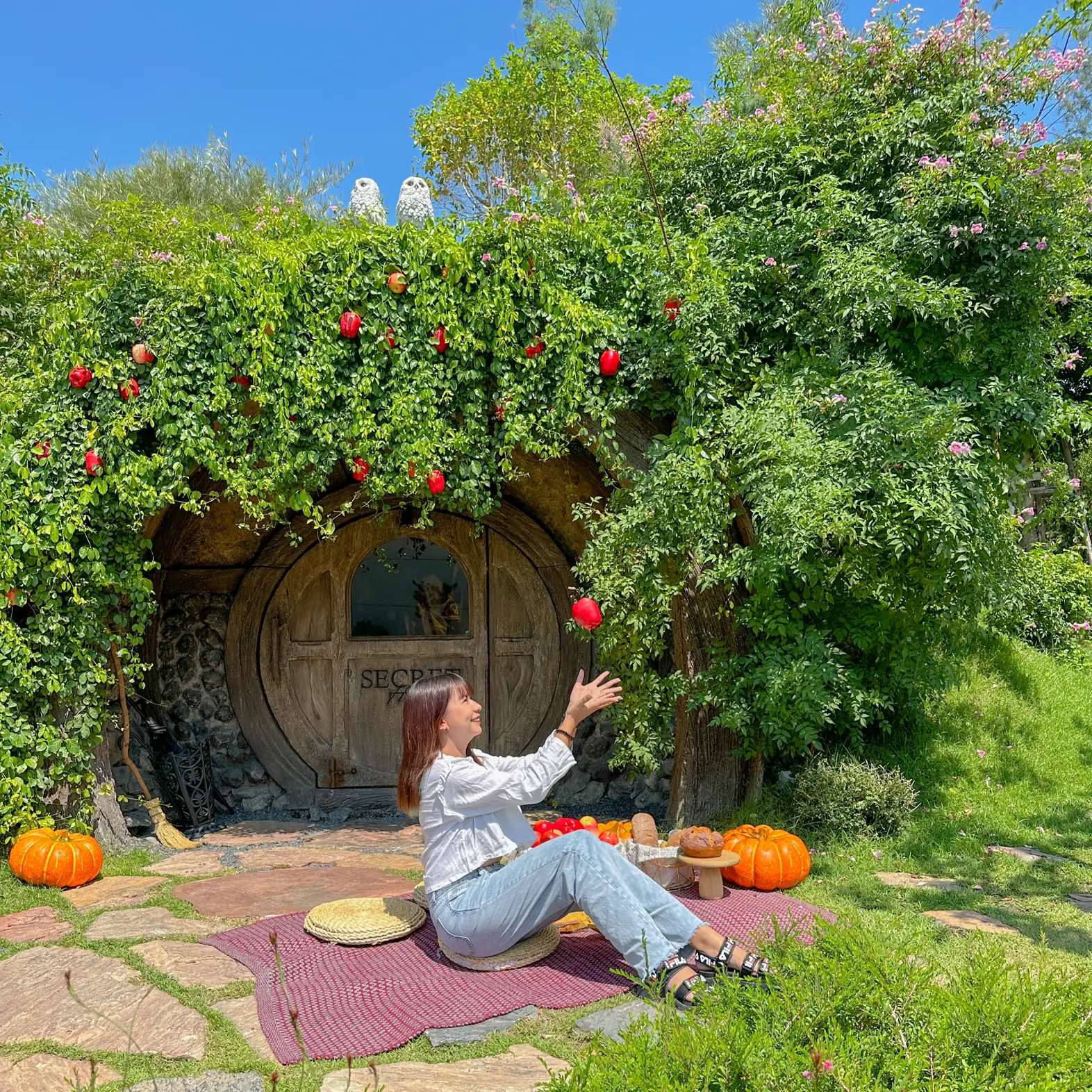 คาเฟ่บ้าน Hobbit🌳Scene Secret House ย่านราชพฤกษ์ | แกลเลอรีที่โพสต์โดย Mona Mo | Lemon8