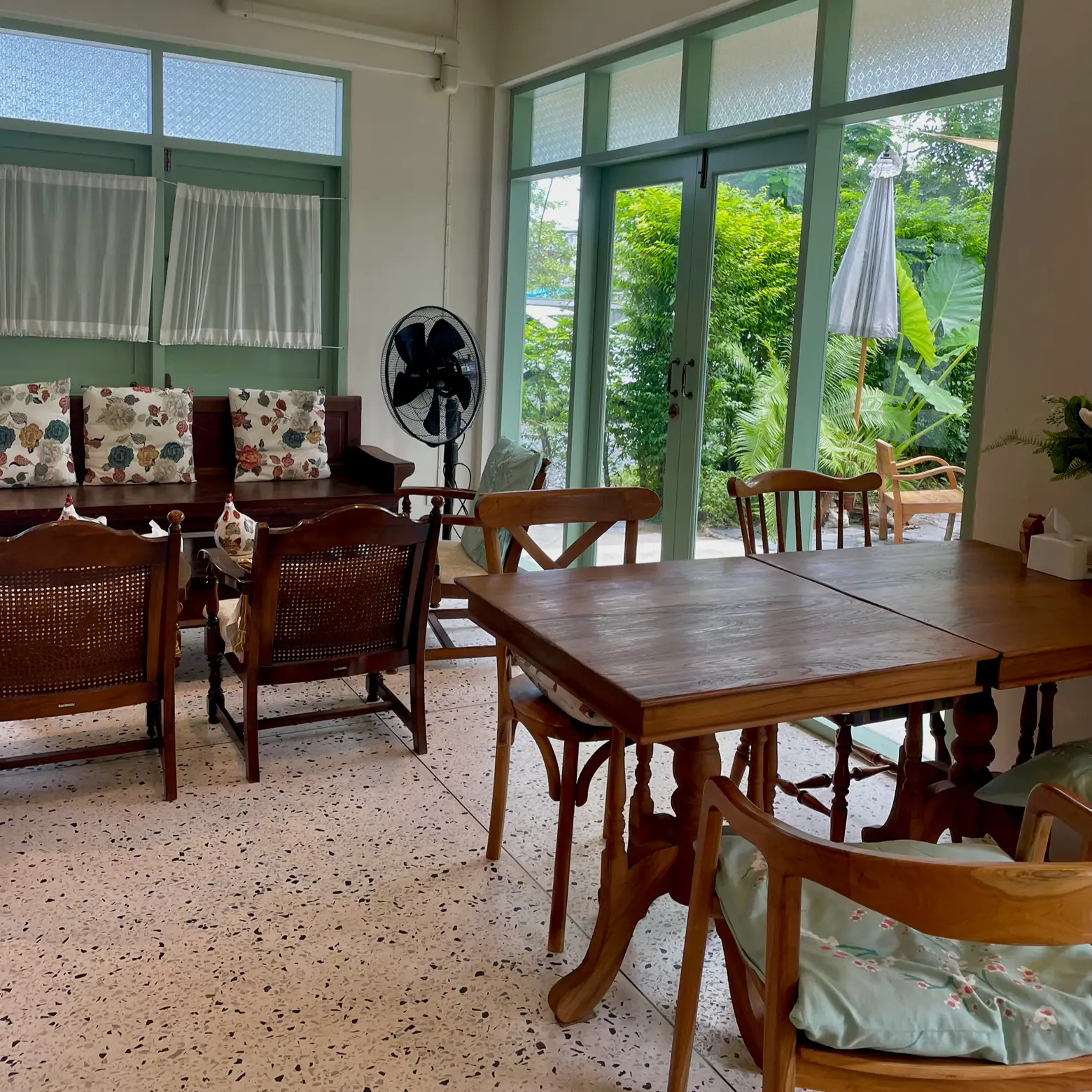 คาเฟ่สไตล์สวนtropical @phuket #raga | แกลเลอรีที่โพสต์โดย chu | Lemon8