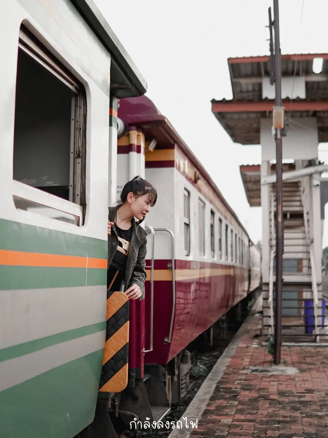 ถ่ายรูปเล่นแก้เบื่อ@สถานีรถไฟ | แกลเลอรีที่โพสต์โดย Pxm_zz | Lemon8