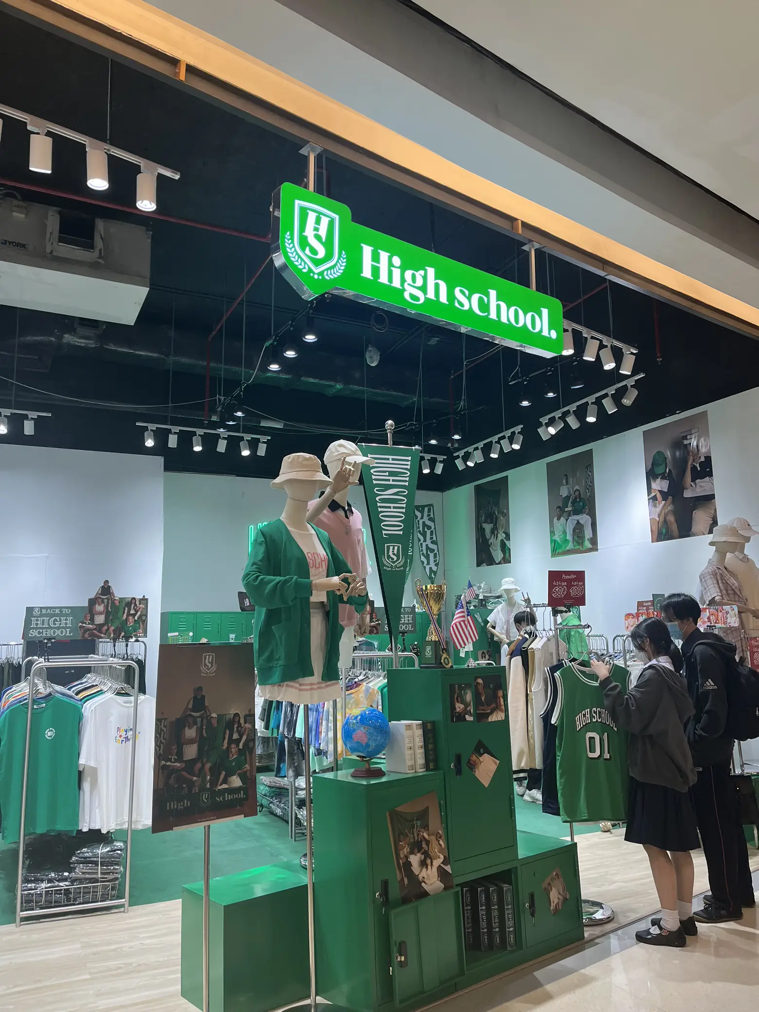 ส่องร้าน High School เสื้อผ้าสายเกา งบไม่เกิน500 | แกลเลอรีที่โพสต์โดย ...