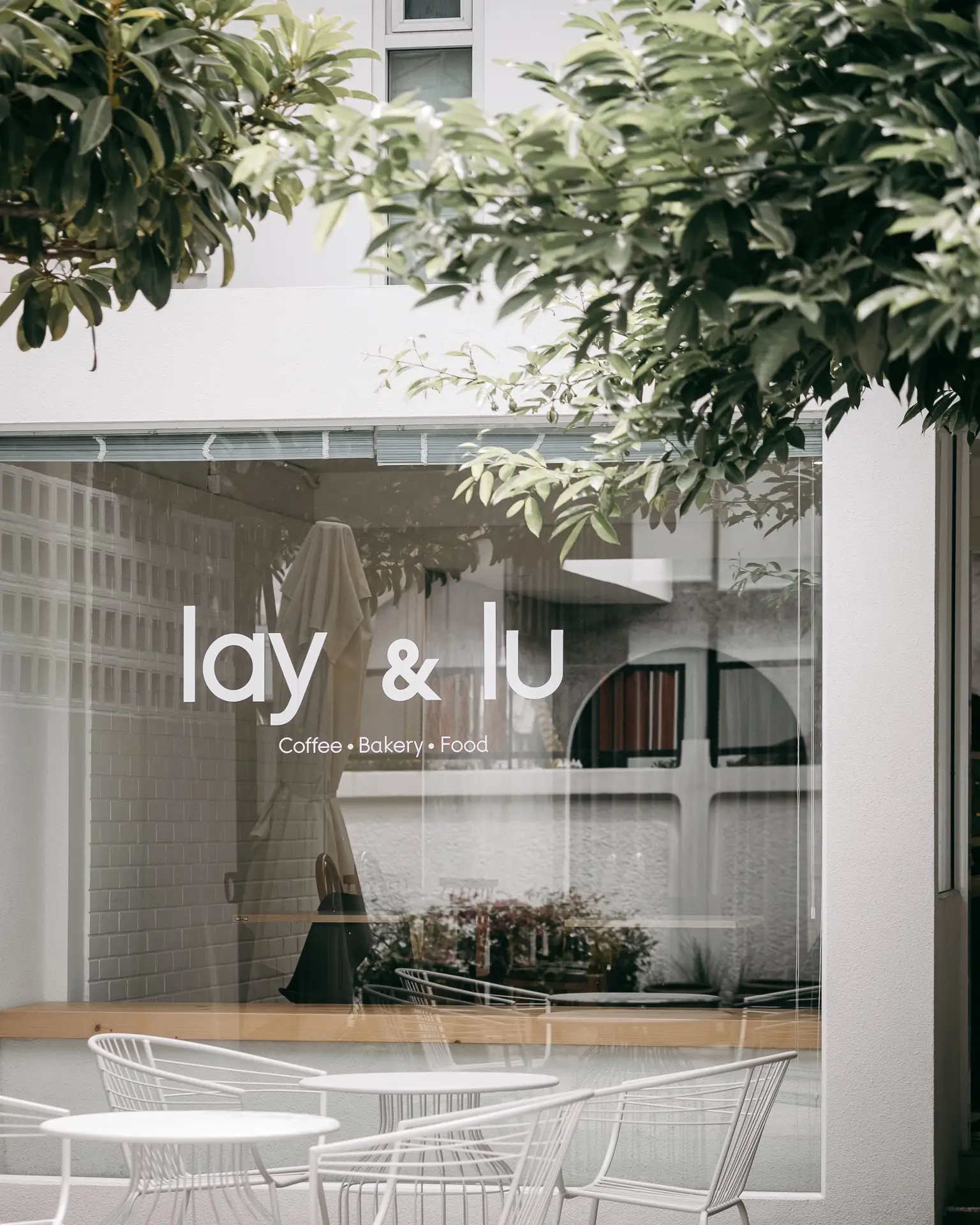 Lay and Lu คาเฟ่สีขาวบรรยากาศโฮมมี่ๆ สุขุมวิท 64 | แกลเลอรีที่โพสต์โดย ...