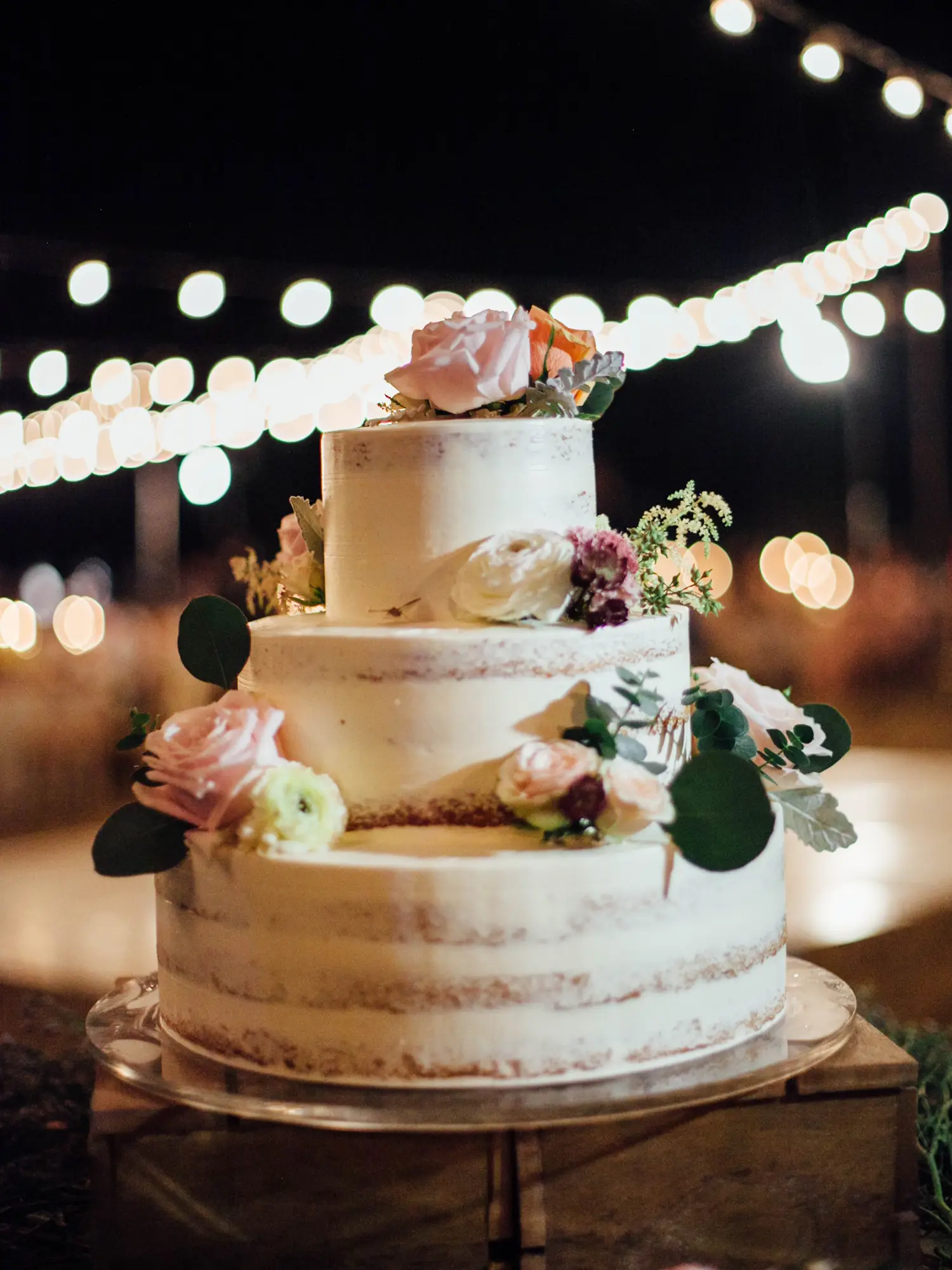 Wedding Cake: เค้กแต่งงาน rustic style | แกลเลอรีที่โพสต์โดย Brooklyn Baker | Lemon8