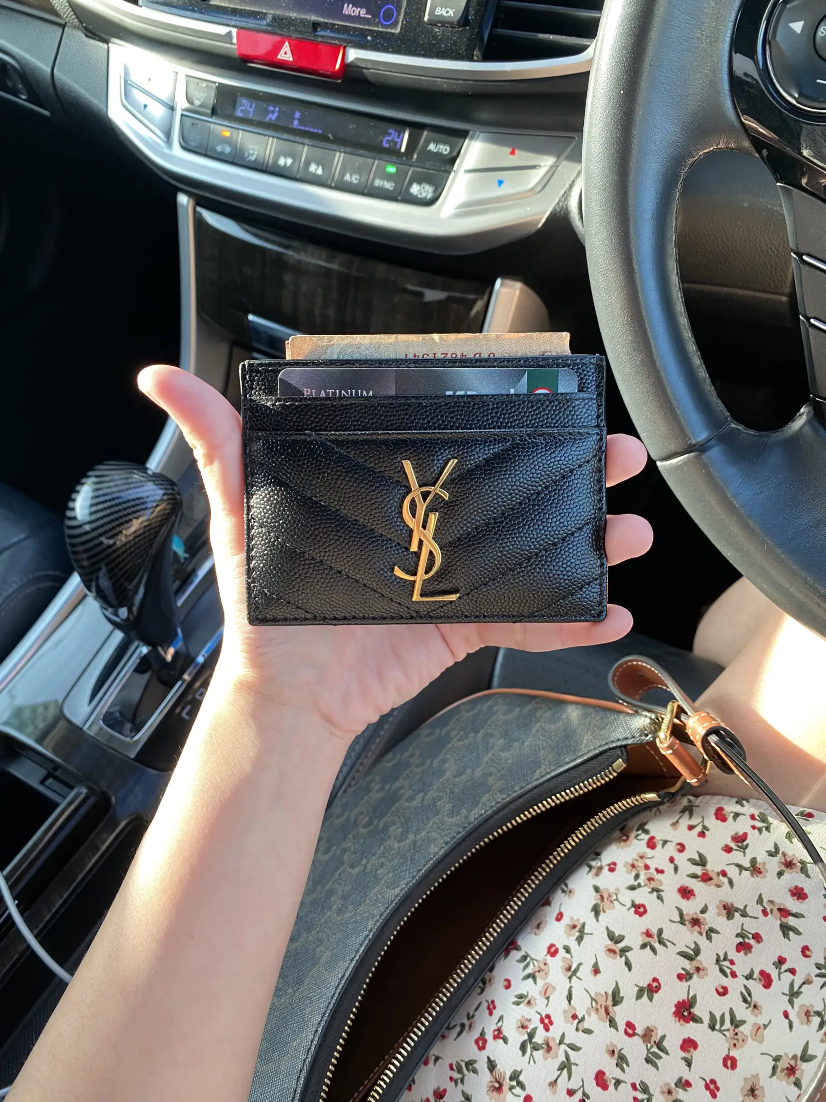 YSL card holder 8,xxx.- คุ้มไหม? 🖤 | แกลเลอรีที่โพสต์โดย parrns 💌 | Lemon8