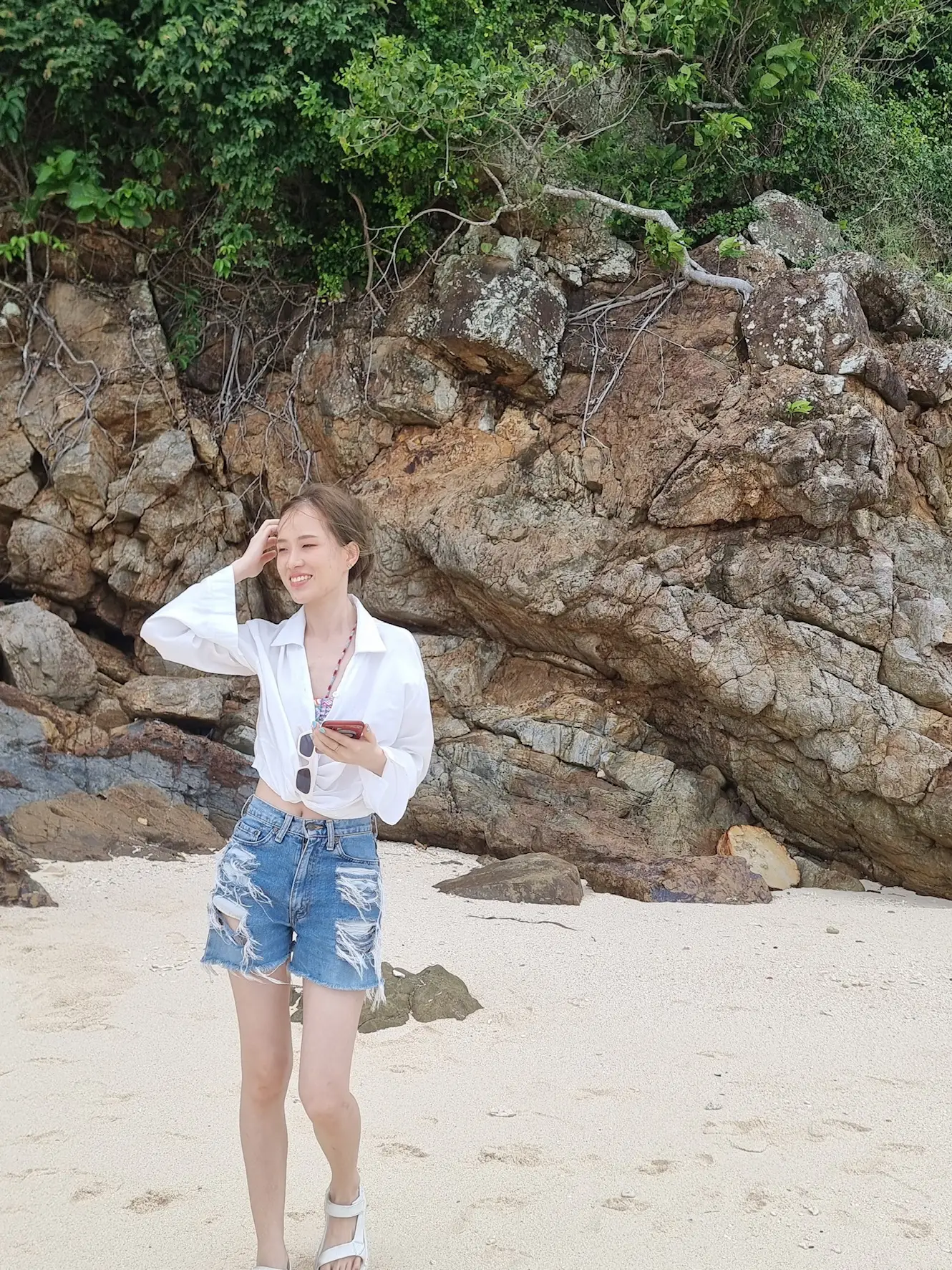 OOTD Summer | เสื้อขาว+ยีนส์ขาสั้น 🌊 | แกลเลอรีที่โพสต์โดย eiwweaver ...