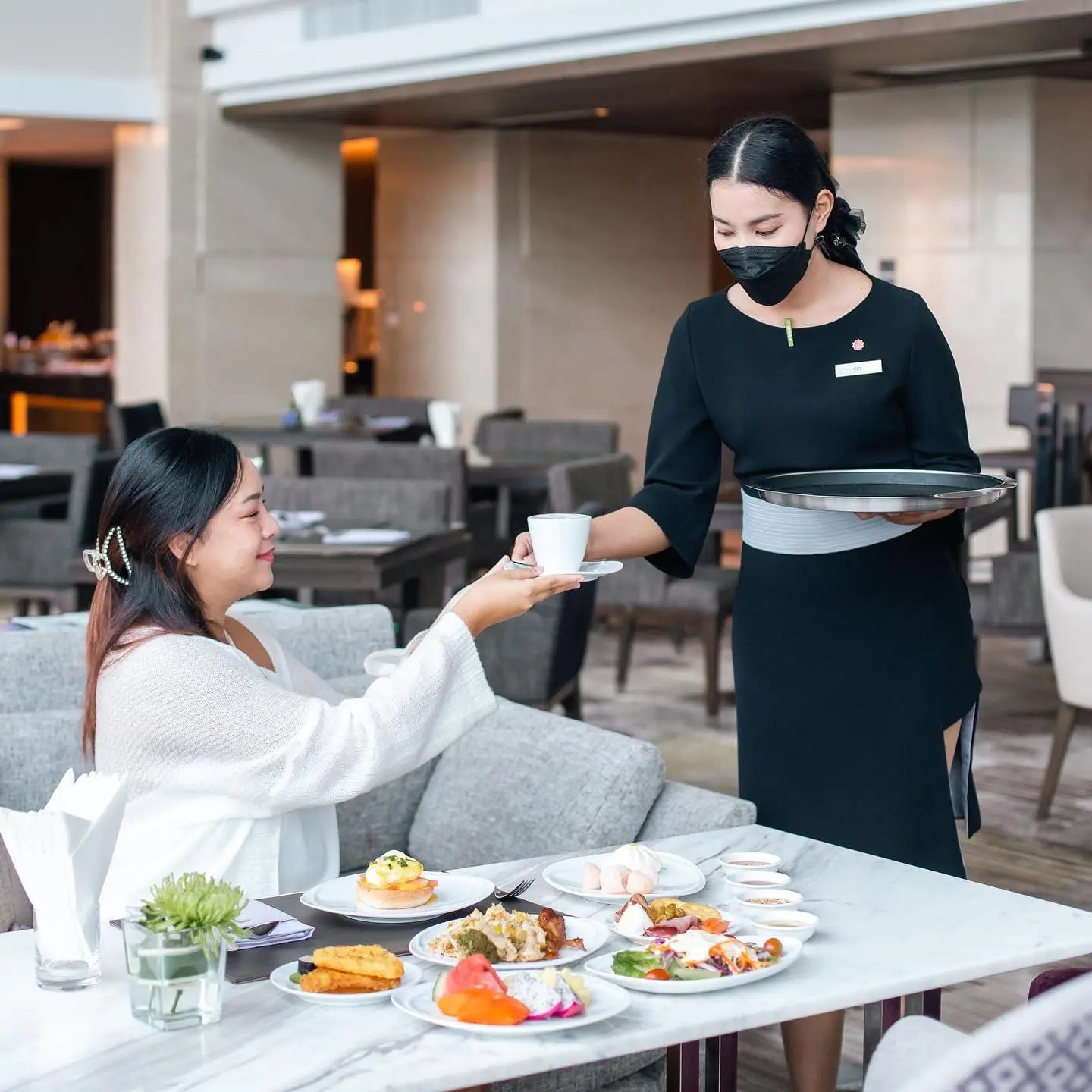 โรงแรมหรู 5 ดาว ใกล้แหล่ง shopping🌉 | แกลเลอรีที่โพสต์โดย Ploylee Diary | Lemon8