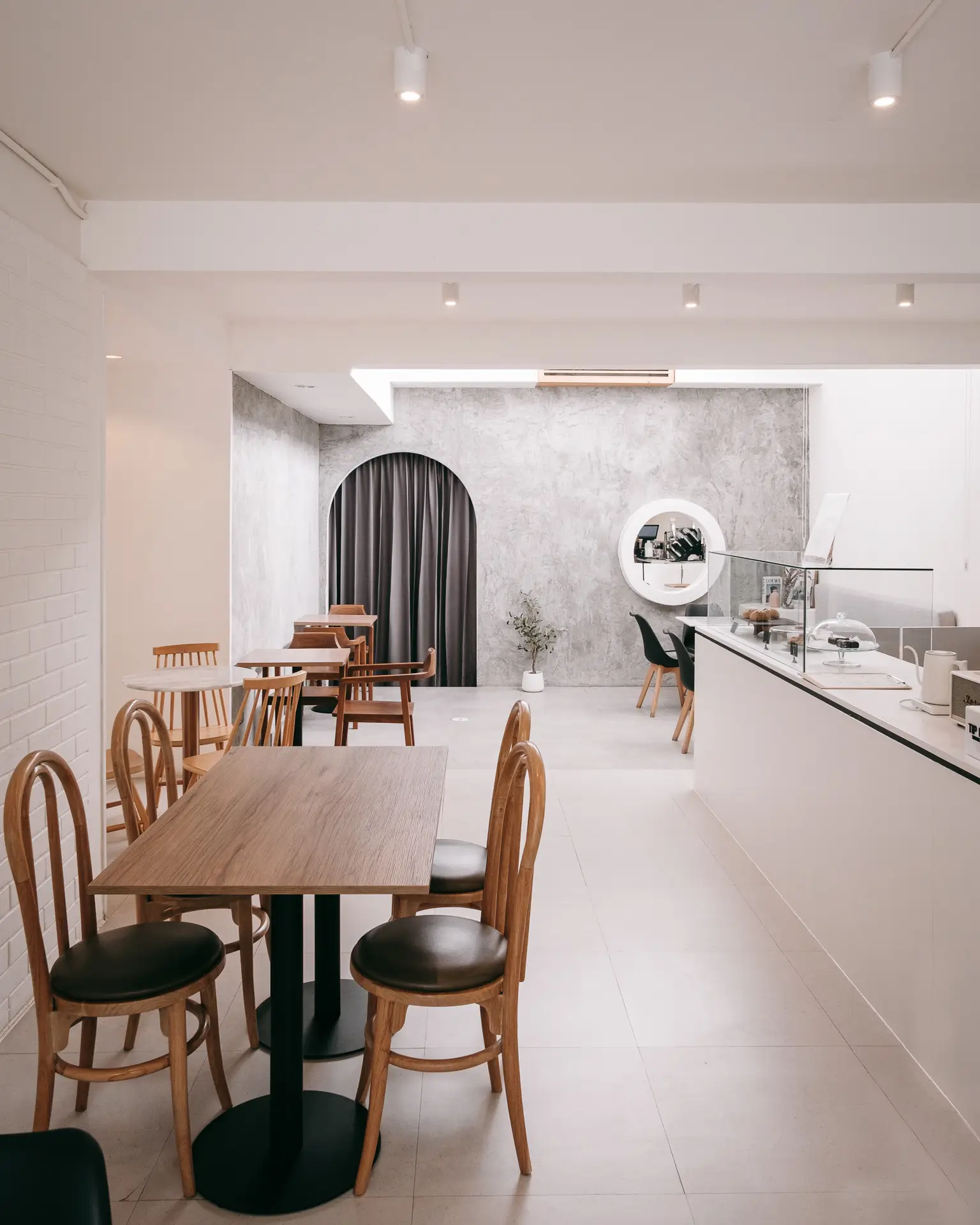 Lay and Lu คาเฟ่สีขาวบรรยากาศโฮมมี่ๆ สุขุมวิท 64 | แกลเลอรีที่โพสต์โดย ...