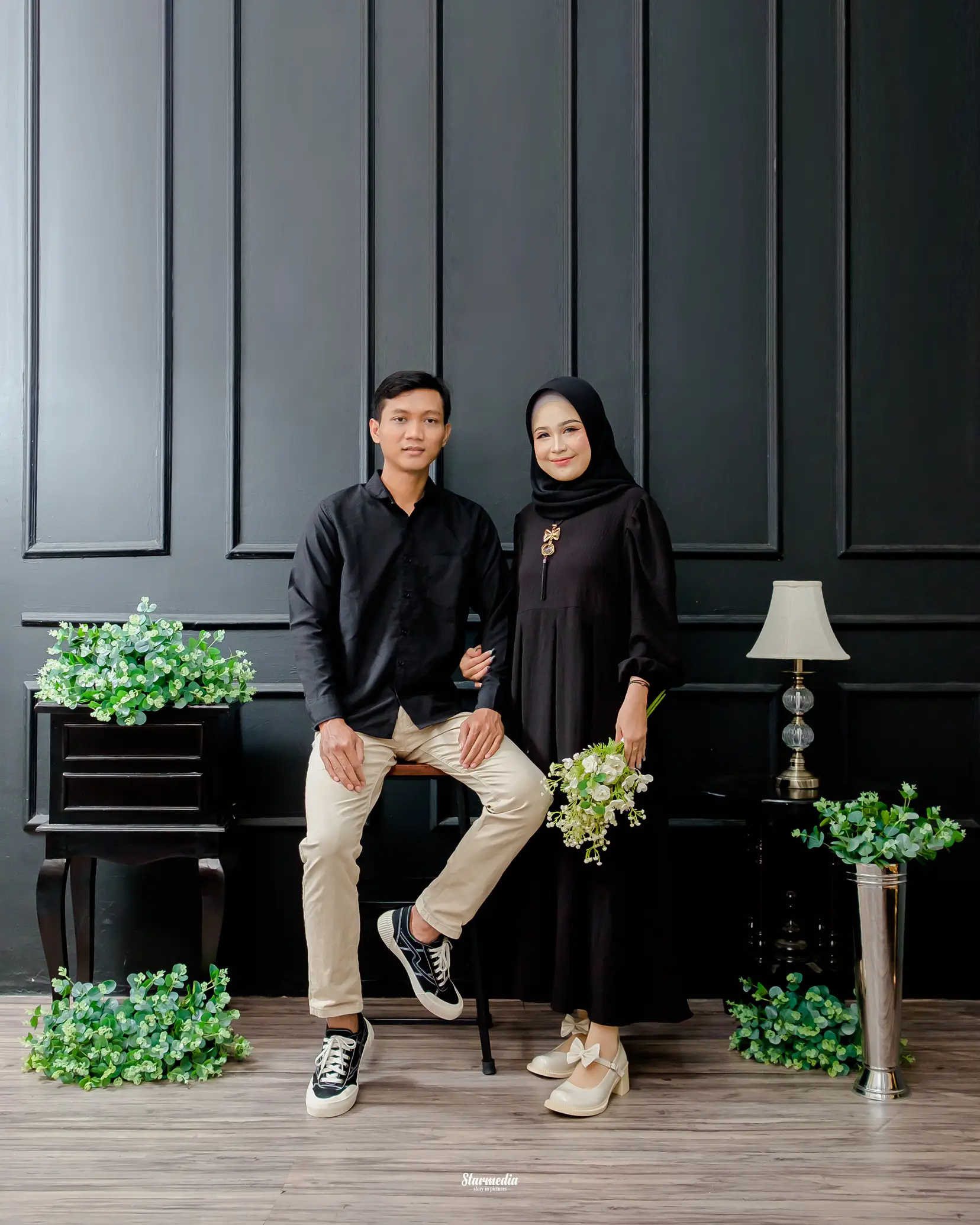 Ide pose prewedding di studio 💫 | Galeri diposting oleh Bulan Sabitha | Lemon8