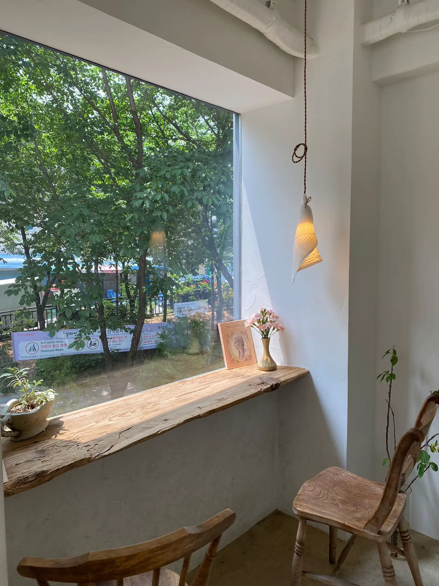 Cafe in Seoul with cottagecore aesthetics 💐 | Gallery posted by ...