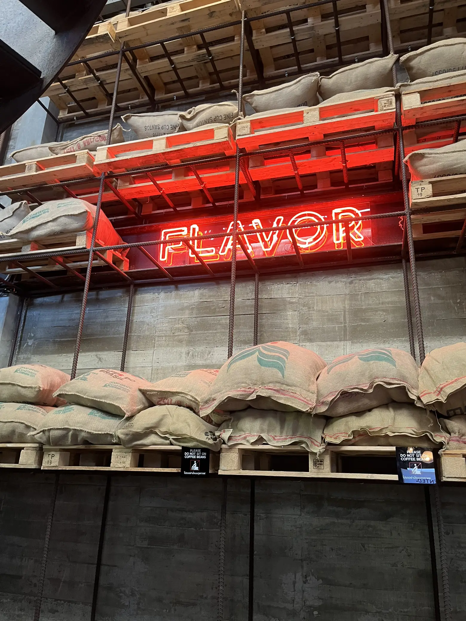 Rolling Rosters คาเฟ่ย่านราชพฤกษ์ | แกลเลอรีที่โพสต์โดย เจ้าแมวจอมรีวิว ...