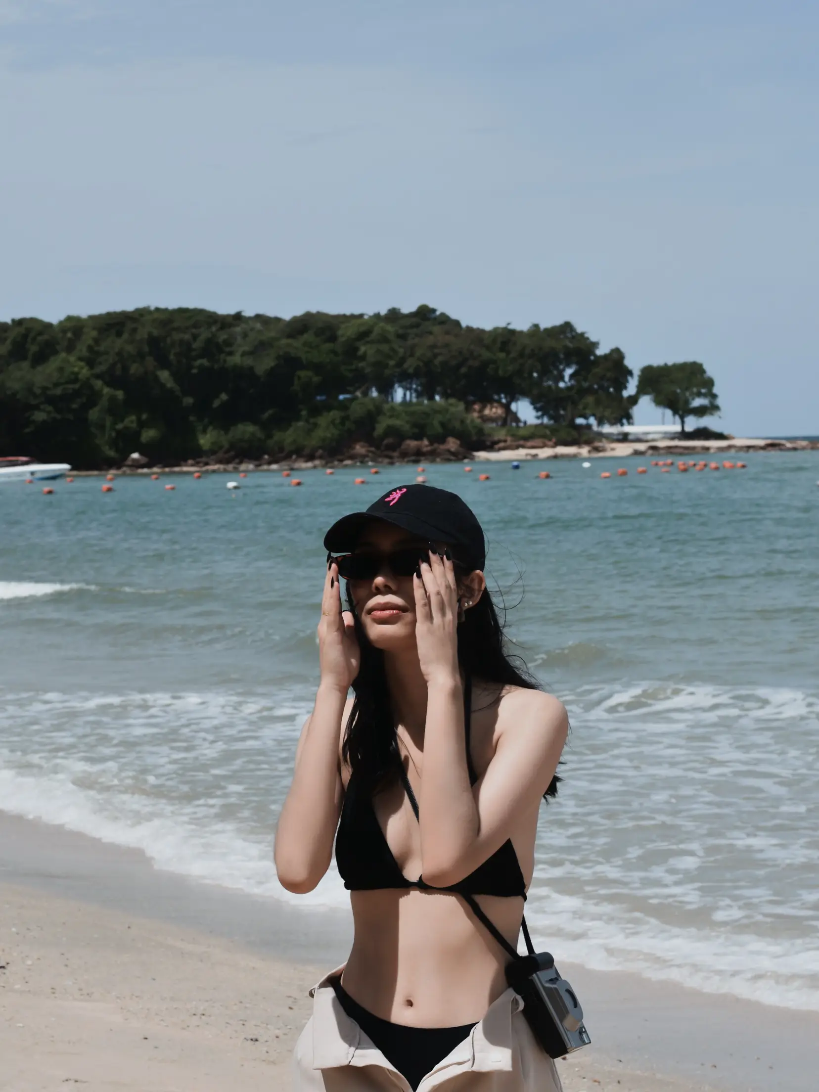 พาไปหาดแถวพัทยาที่ไม่ค่อยมีคน 🌊💖 | แกลเลอรีที่โพสต์โดย ไปกับแจ๊บ | GWJ | Lemon8