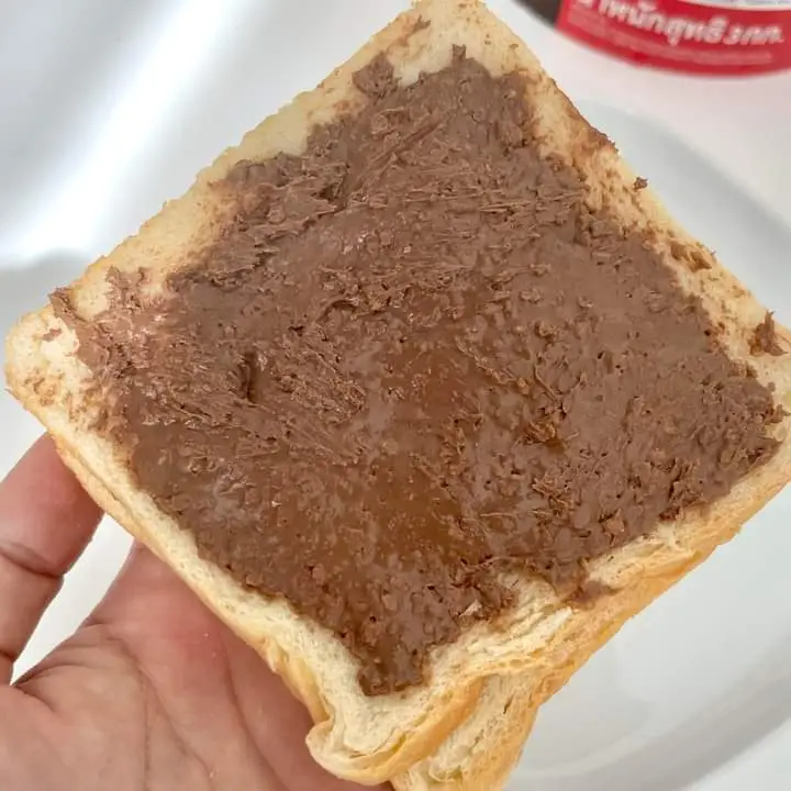 Eat normal kitkat, the world doesn't remember. Eat like a bucket. Diabetic eyes. Hahahaha ...