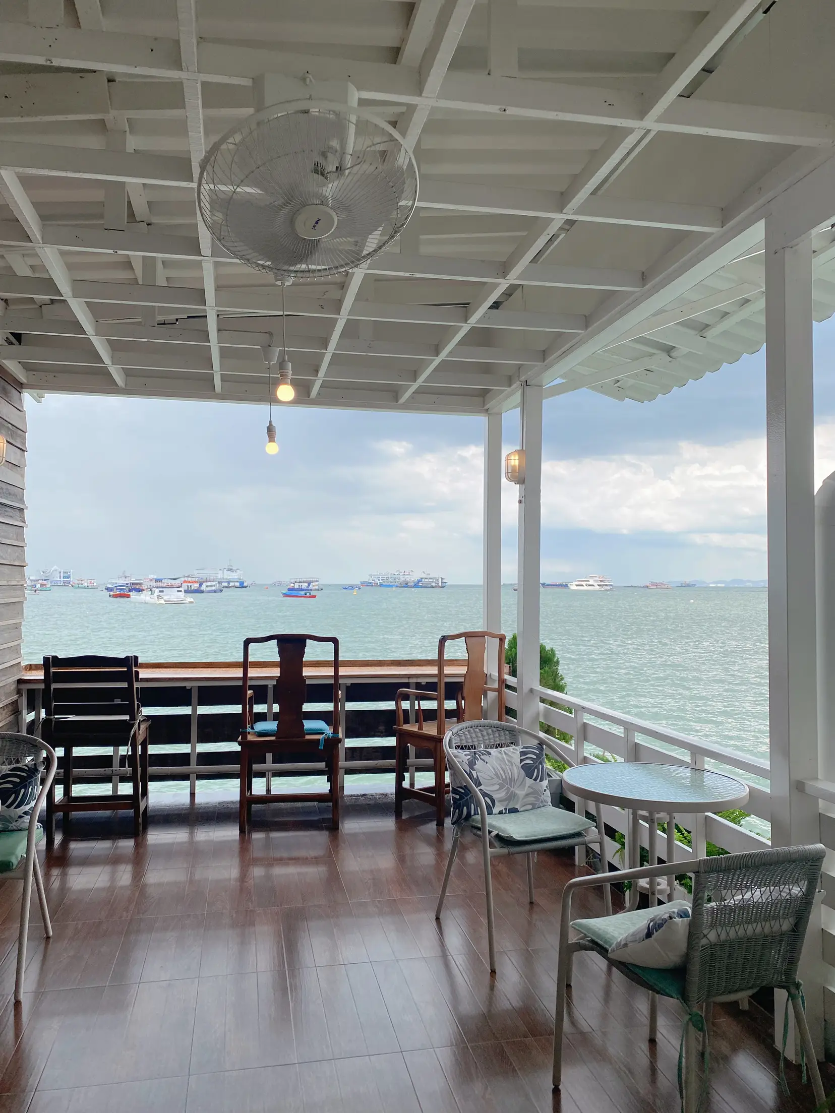 Banlay Home Cafe คาเฟ่วิวกระจก ติดทะเลพัทยา | แกลเลอรีที่โพสต์โดย น่าไป ...