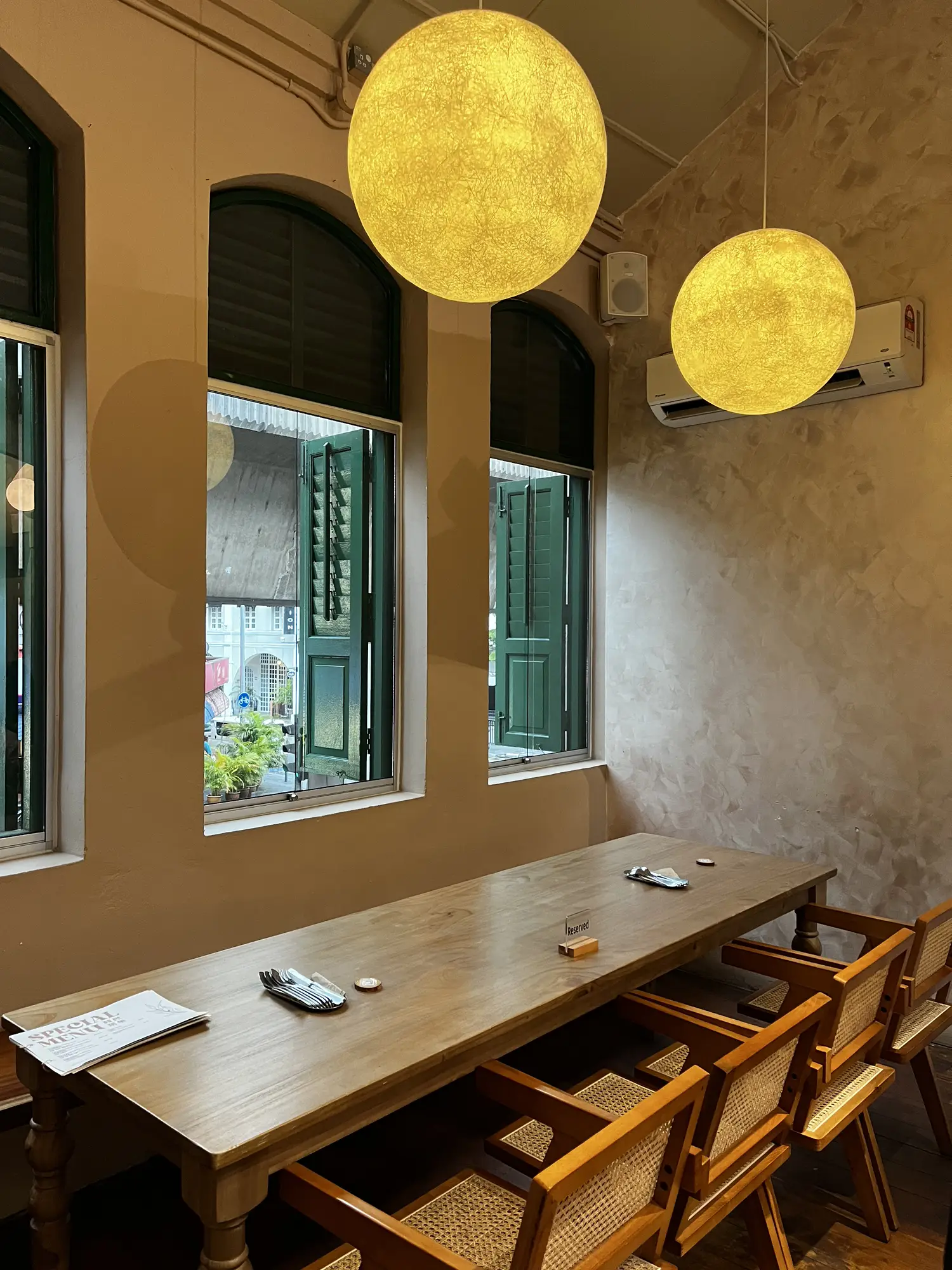 KL's Newest Aesthetic Cafe! | PICCADILLY CAFE 🧁 | Galeri disiarkan oleh ...