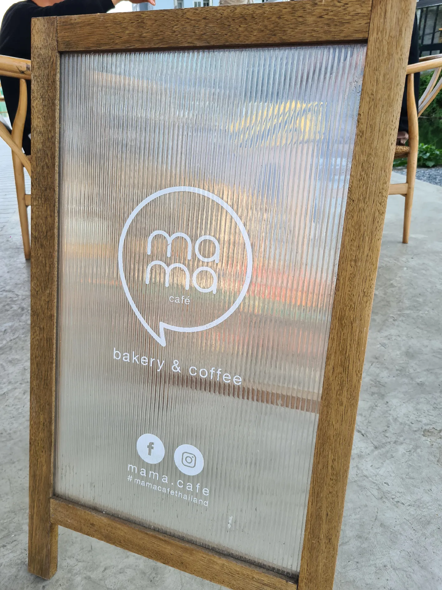 Mama cafe คาเฟ่มินิมอลริมบึง ย่านรัชดา @กรุงเทพ ☕️ | แกลเลอรีที่โพสต์ ...
