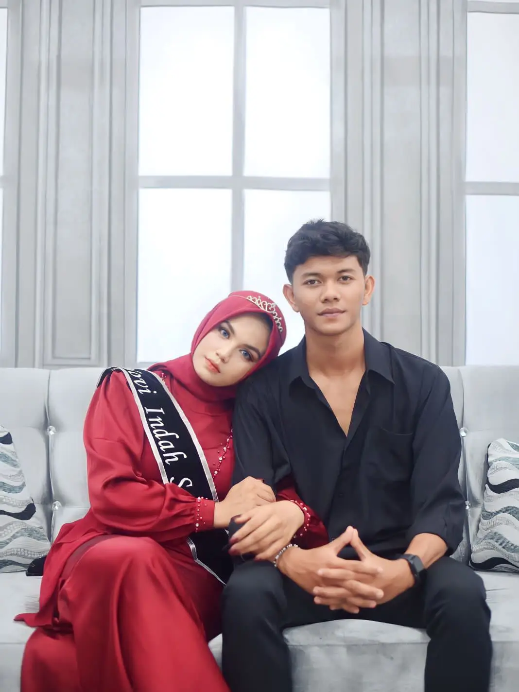 Ide foto studio wisuda sama ayaang | Galeri diposting oleh Novi Indahsari | Lemon8