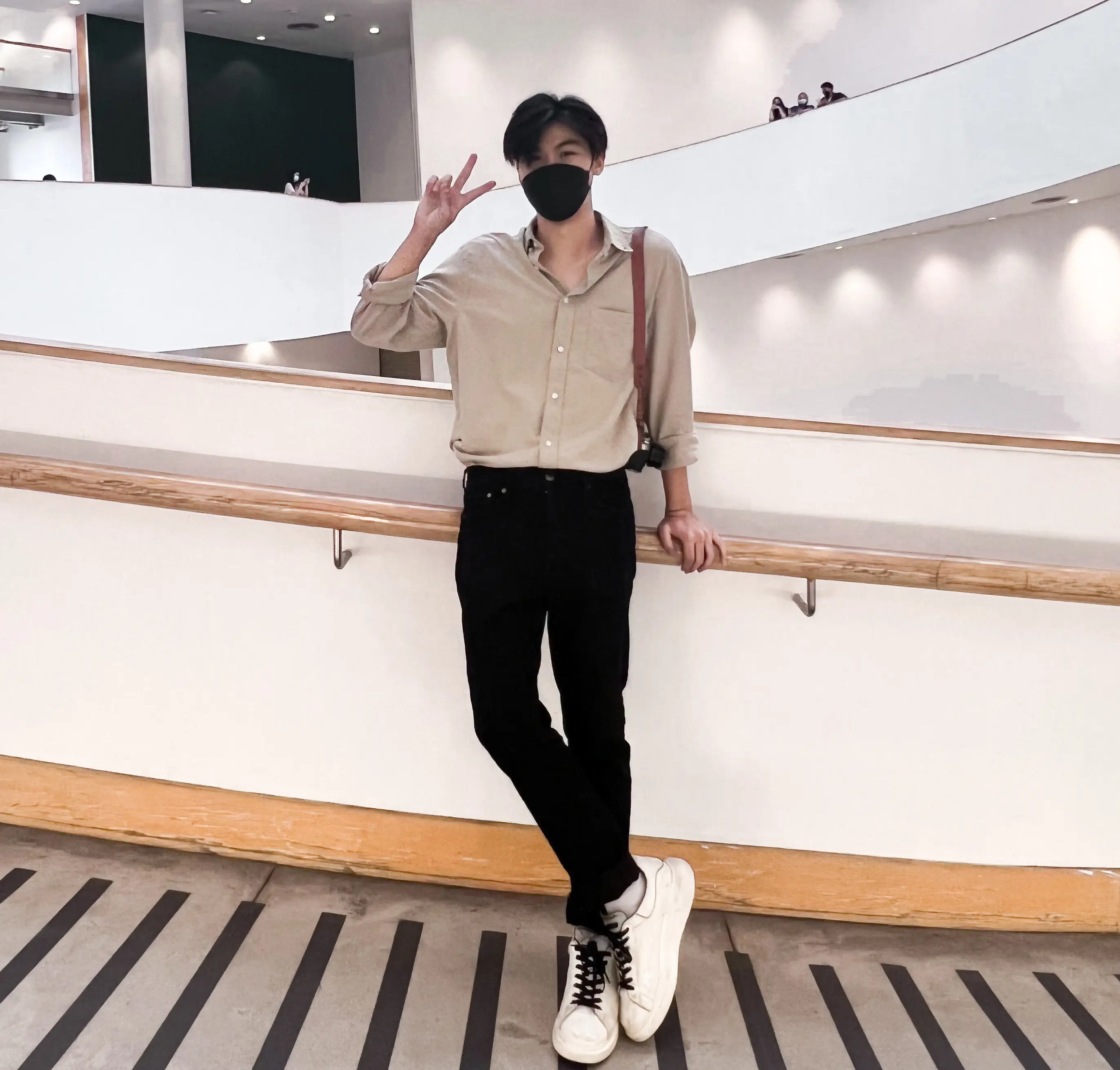 #BACC + ถ่ายรูปยังไงให้ดูสูงงง | แกลเลอรีที่โพสต์โดย pasxhexrt | Lemon8