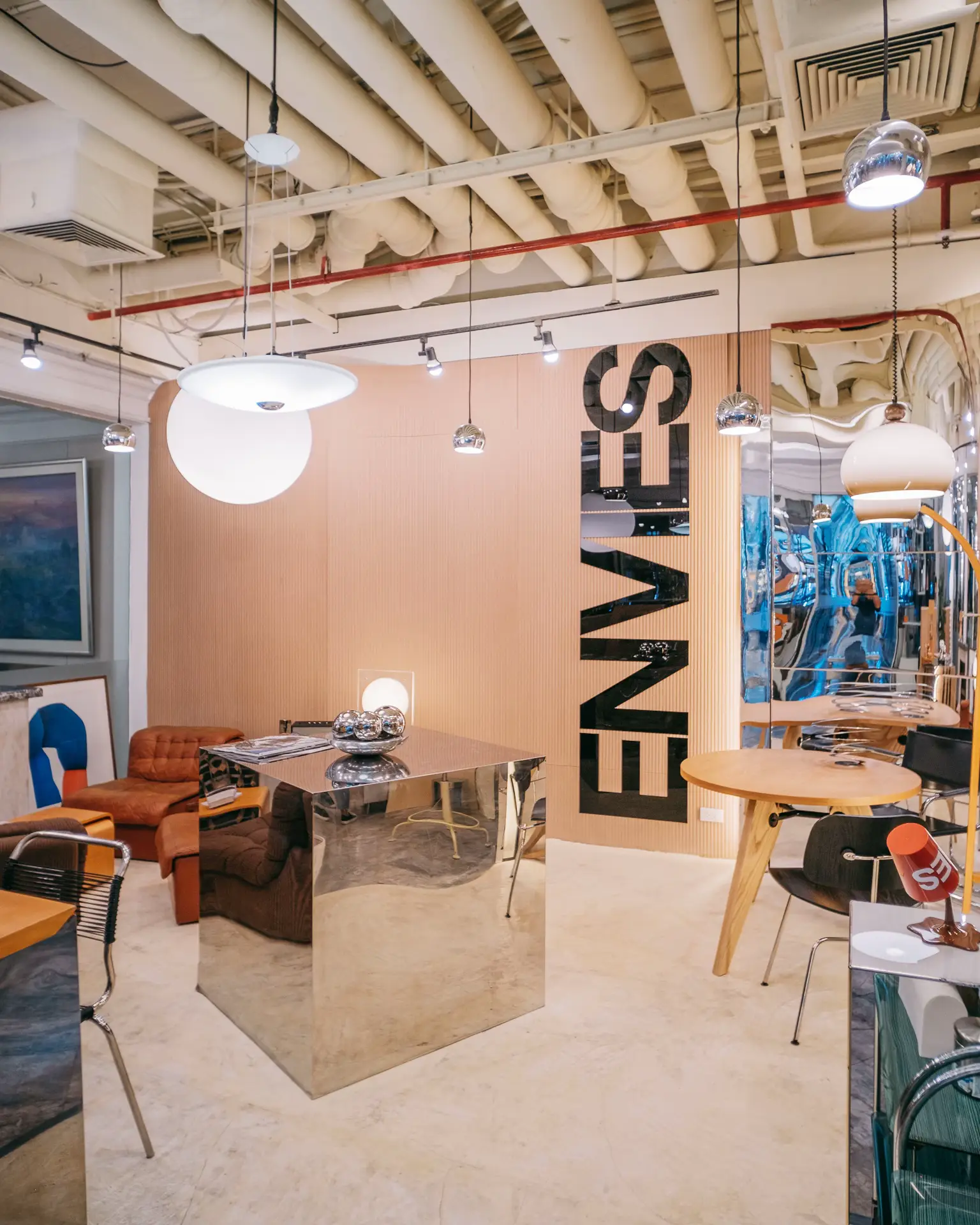 ENVIES เปิดสาขา 3 ที่ Trinity Complex สีลม ☕️🪑 | แกลเลอรีที่โพสต์โดย Rattomarty | Lemon8