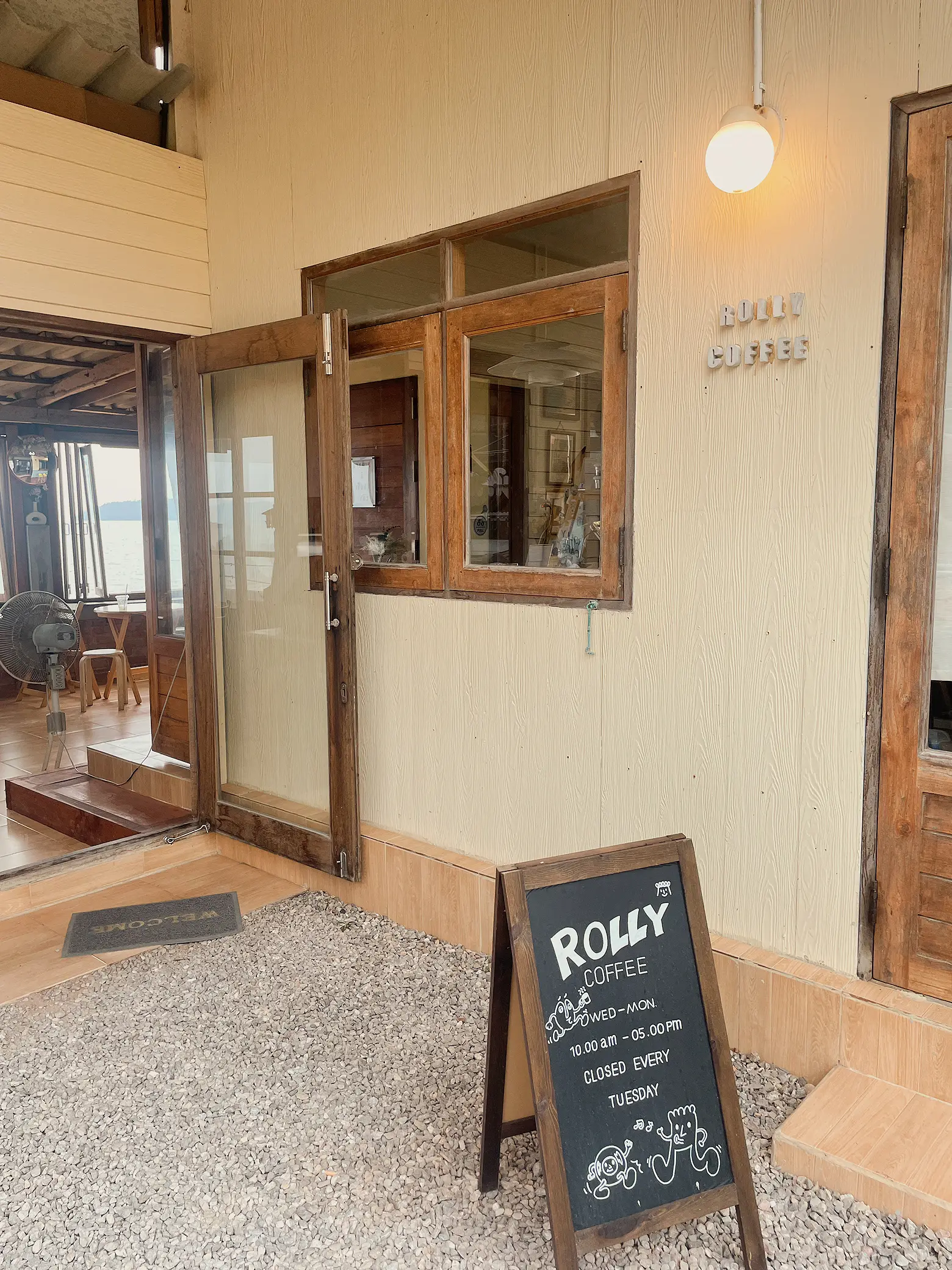 Rolly Cafe คาเฟ่ลับฉบับชุมพรรร~ | แกลเลอรีที่โพสต์โดย 𝙆𝙖𝙣𝙮𝙮𝙖☁️ | Lemon8