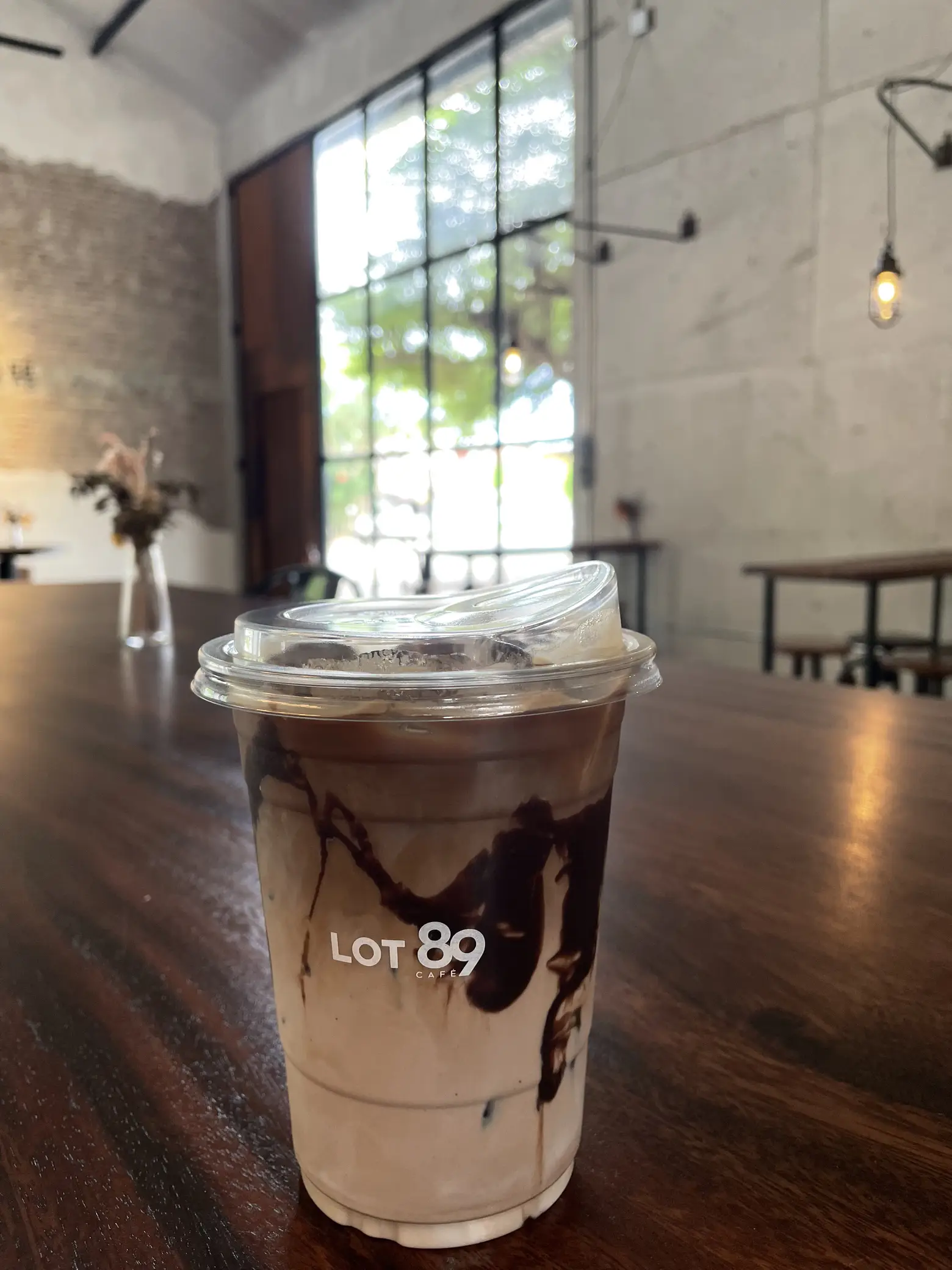 คาเฟ่ฟีลเขาใหญ่ แต่อยู่ระยอง เอ้ะ🤨🤨 | แกลเลอรีที่โพสต์โดย YOKKQ | Lemon8
