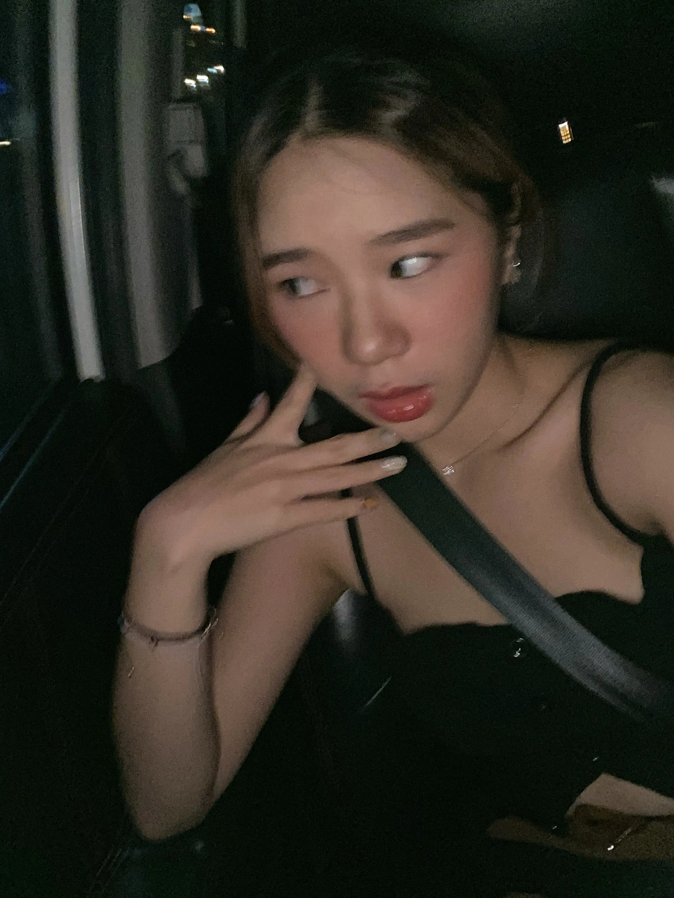 夜の自撮り📸🌃 | ployphanrが投稿したフォトブック | Lemon8