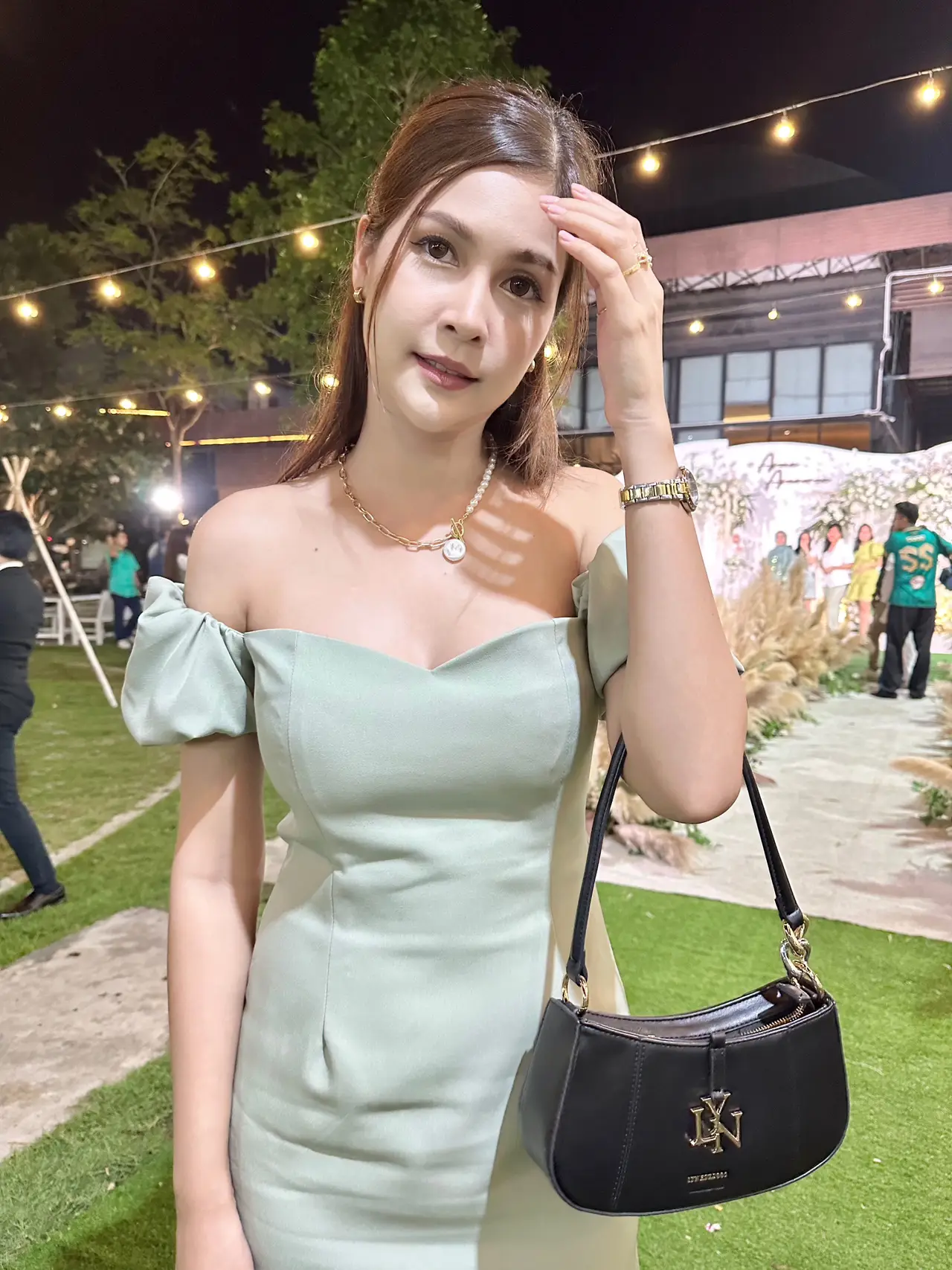 ไอเดีย ครีเอทลุคไปงานแต่งหวานๆ 💗🎀 | แกลเลอรีที่โพสต์โดย Toon Patcharee | Lemon8